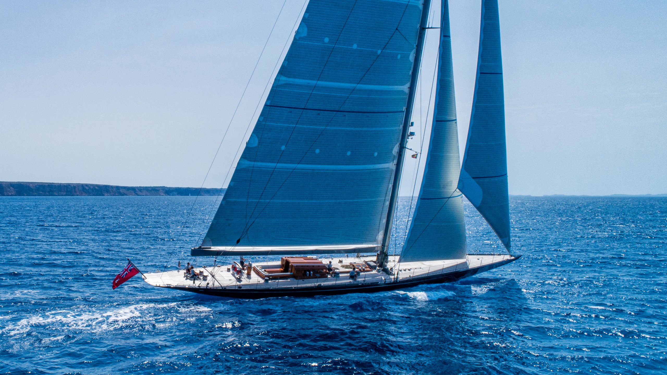 Rainbow Yacht Y.CO