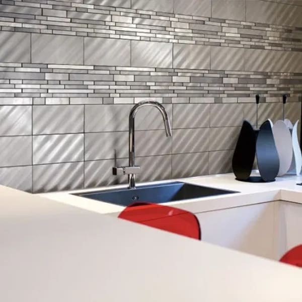 The Rising Trend Of Metallic-Finish Glass Tiles In Modern Homes