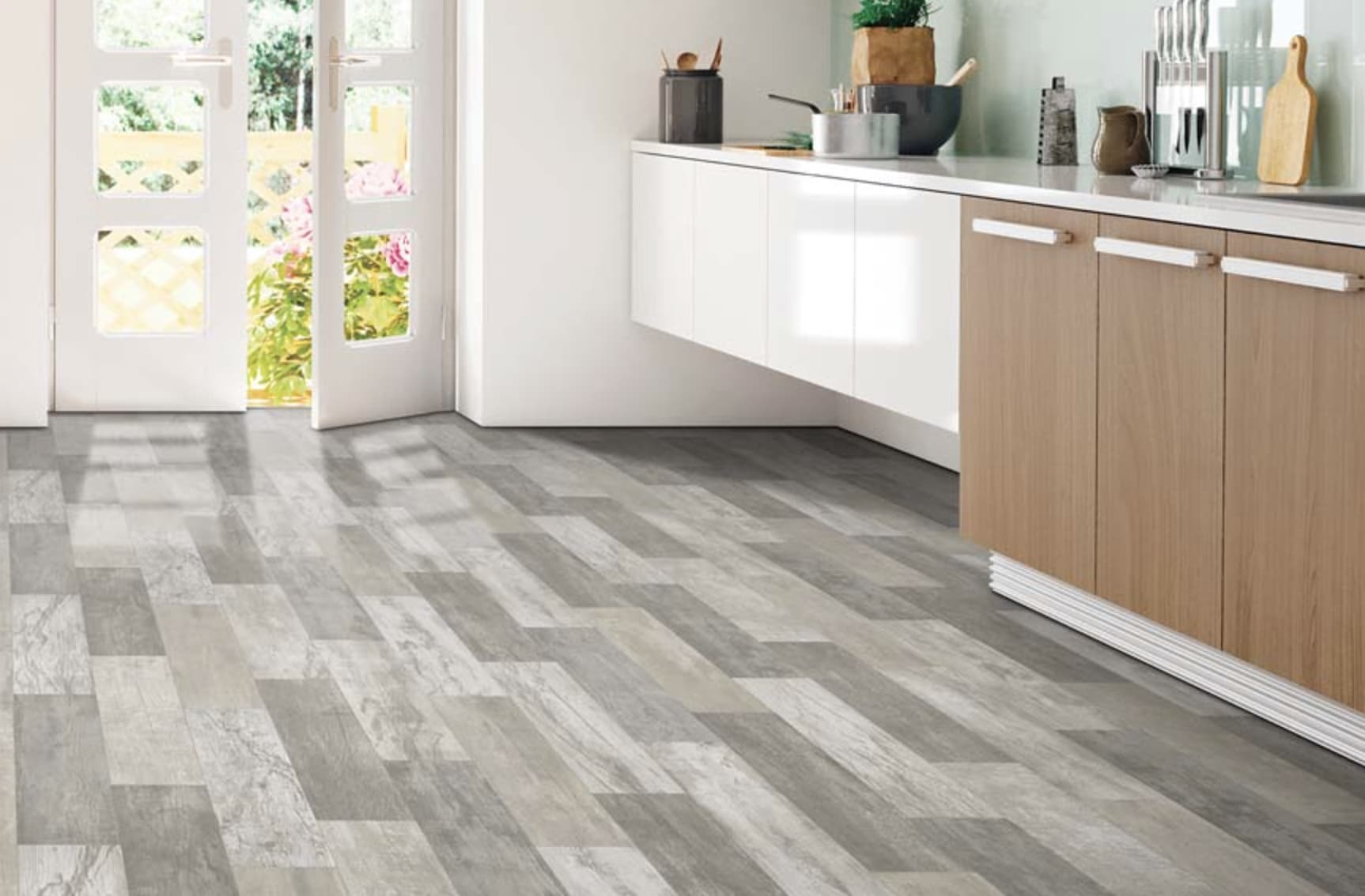 Tips for choosing your LVP flooring color