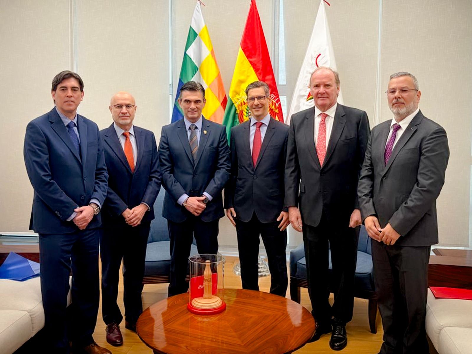Coca-Cola visita a Paz y anuncia inversión de $us 382 millones en Bolivia