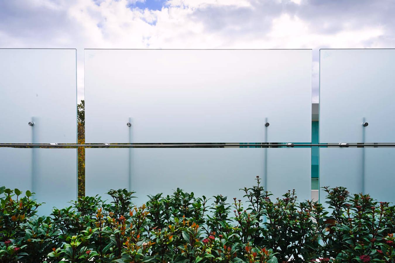 Stylish Glass Privacy Screens & Panels