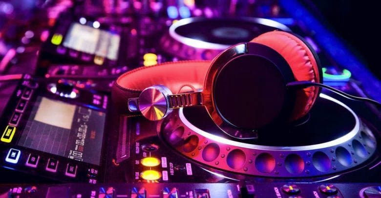 Comment choisir le DJ parfait pour votre événement : le guide pour une ...