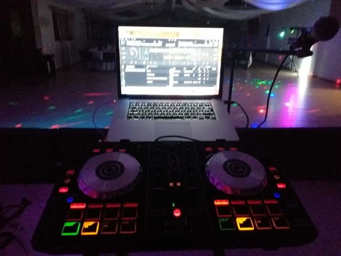 Dj Domi : Groupe de musique - Dj