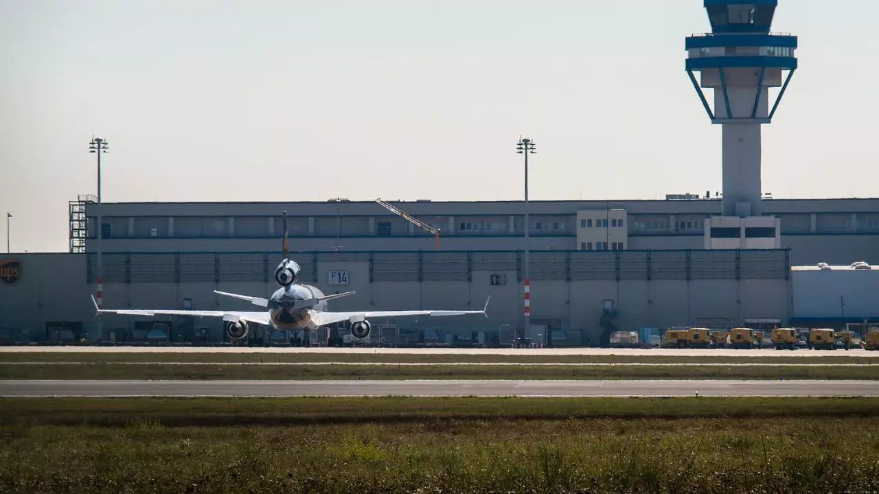 Easyjet Airlines PRG Terminal - Vaclav Havel Airport Prague ...