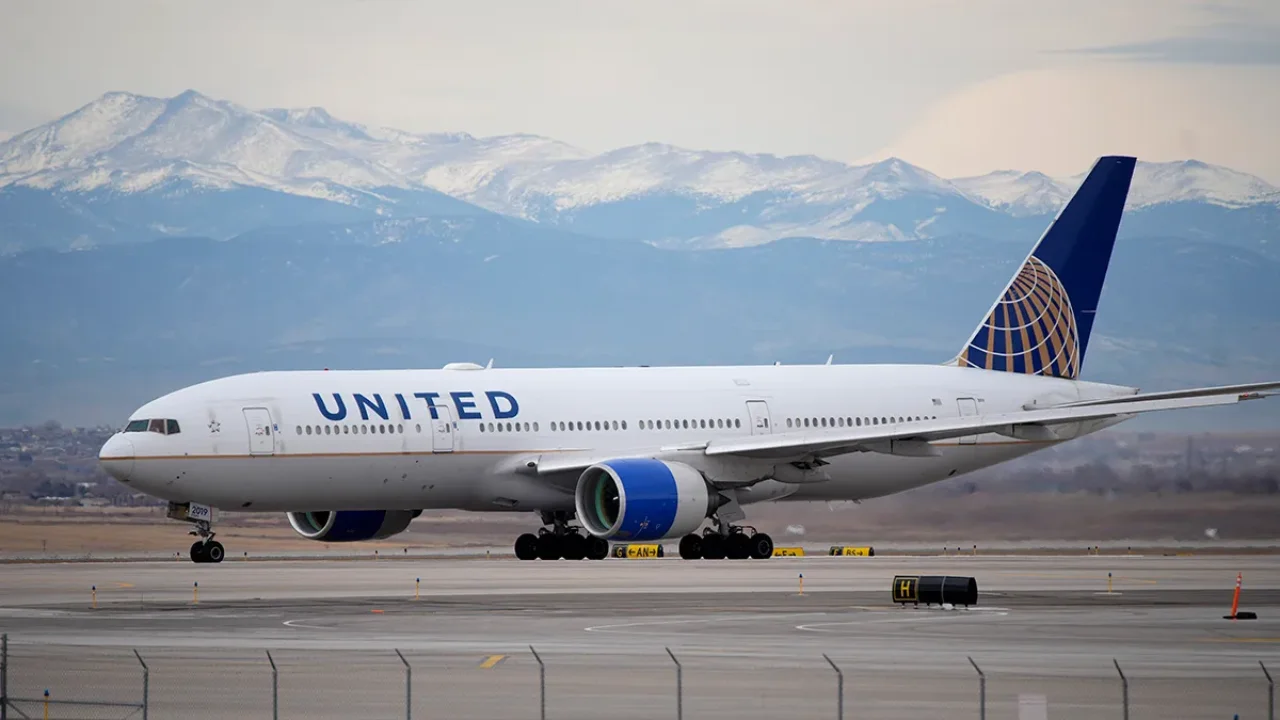 United Airlines IAH Terminal C & E- Arrivals, Departures, Check‑In ...