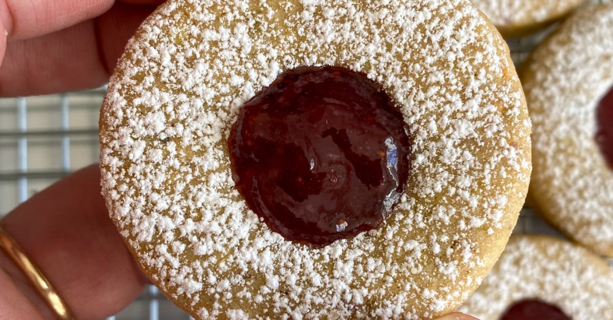 Strawberry-Sumac Linzer Cookies | Provecho