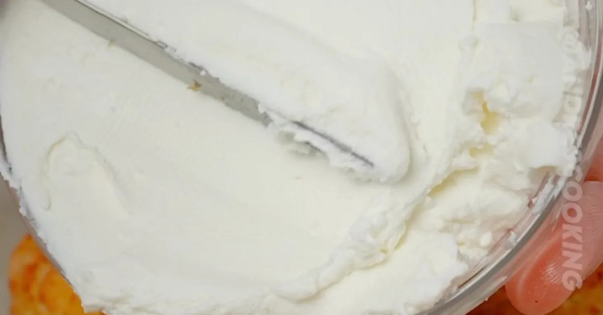 Queso Crema Casero [Homemade Cream Cheese] by andrescooking