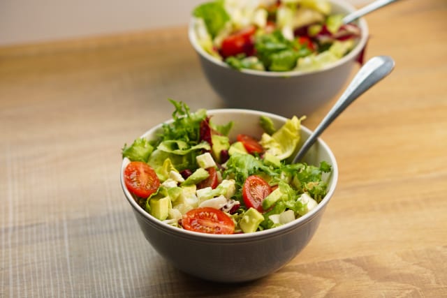 Avokado salata sa mocarelom - Coolivery