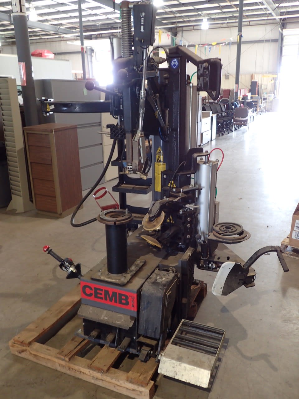 CEMB Model SM1120 Tire Changer - Surplus Marketplace
