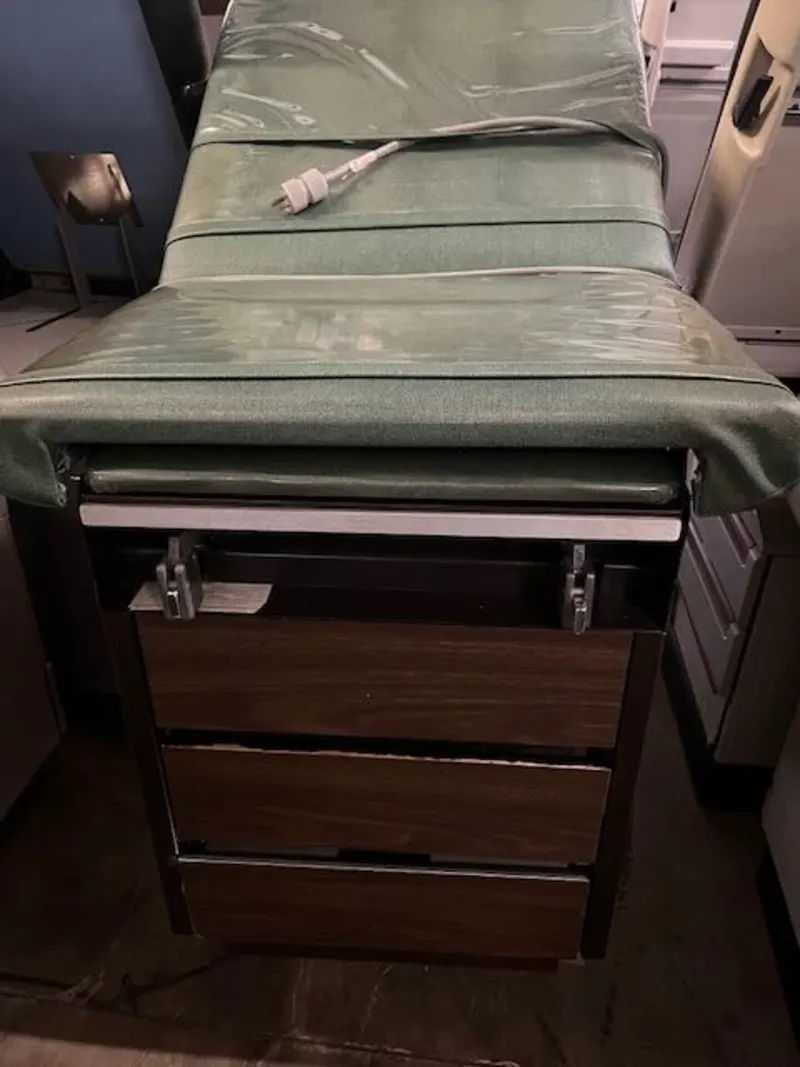 Midmark 104 Exam Table | Surplus Marketplace