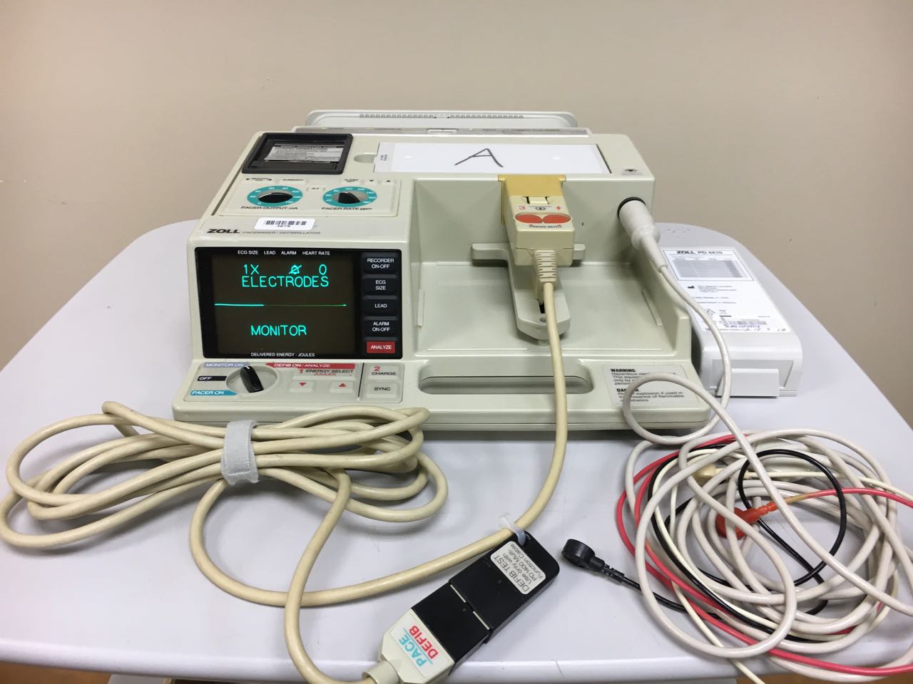 Zoll PD2000 Pacemaker Defibrillator | Surplus Marketplace