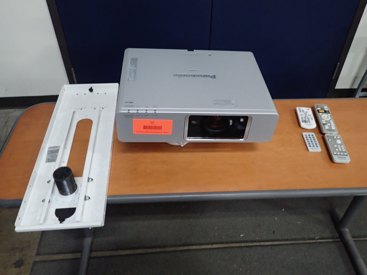 (1) Panasonic PT-FW300 Projector | Surplus Marketplace