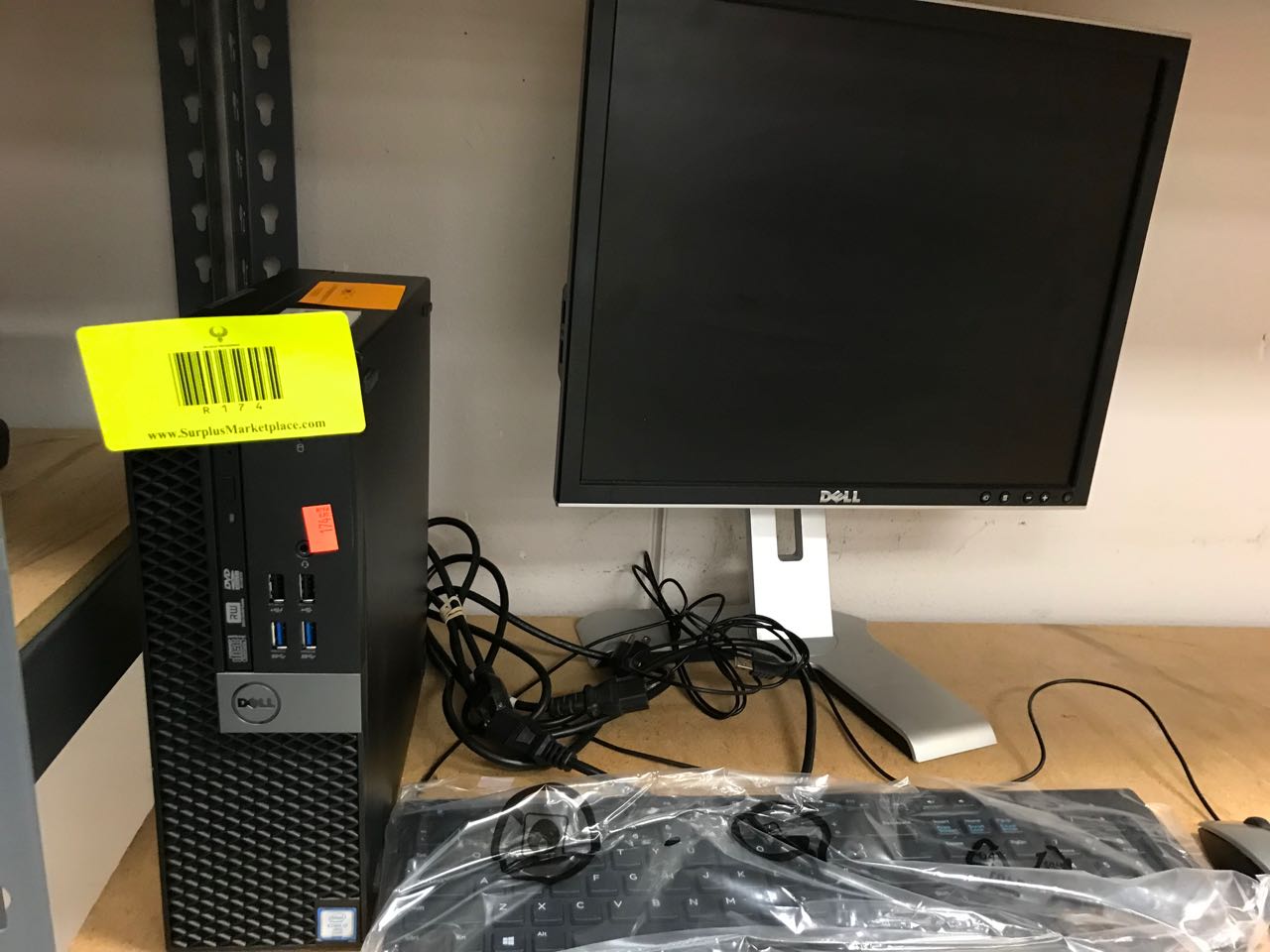 Complete Office Desk set up with Dell Optiplex 7040 | Surplus Marketplace