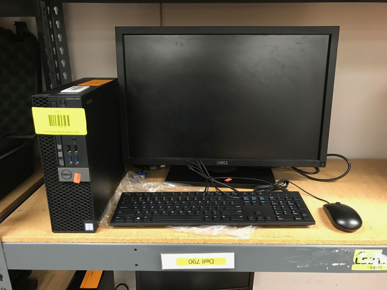 Complete Office Desk set up with Dell Optiplex 7040 | Surplus Marketplace