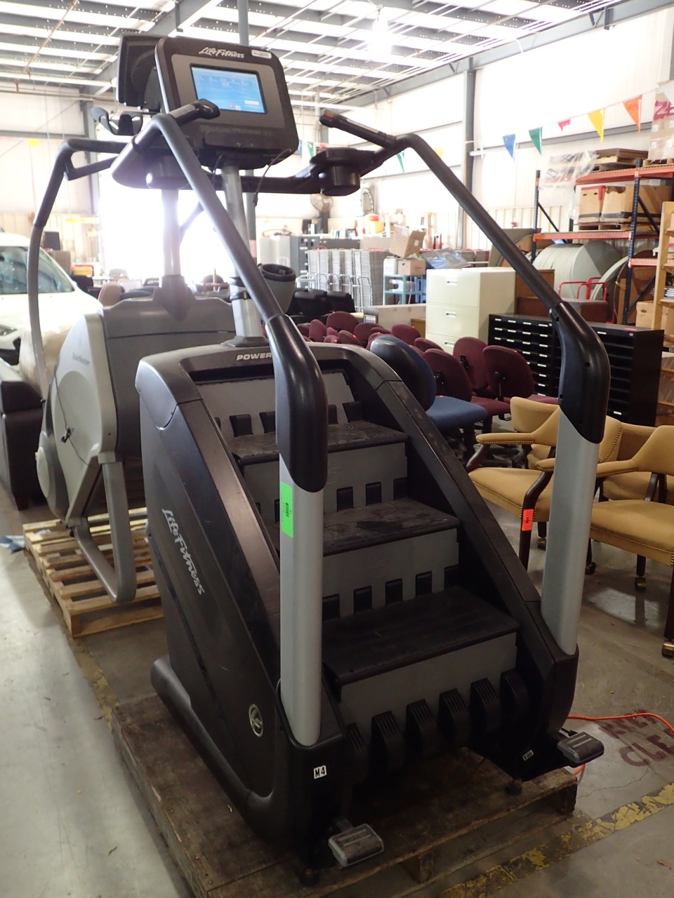 Life Fitness 95P PowerMill Climber | Surplus Marketplace