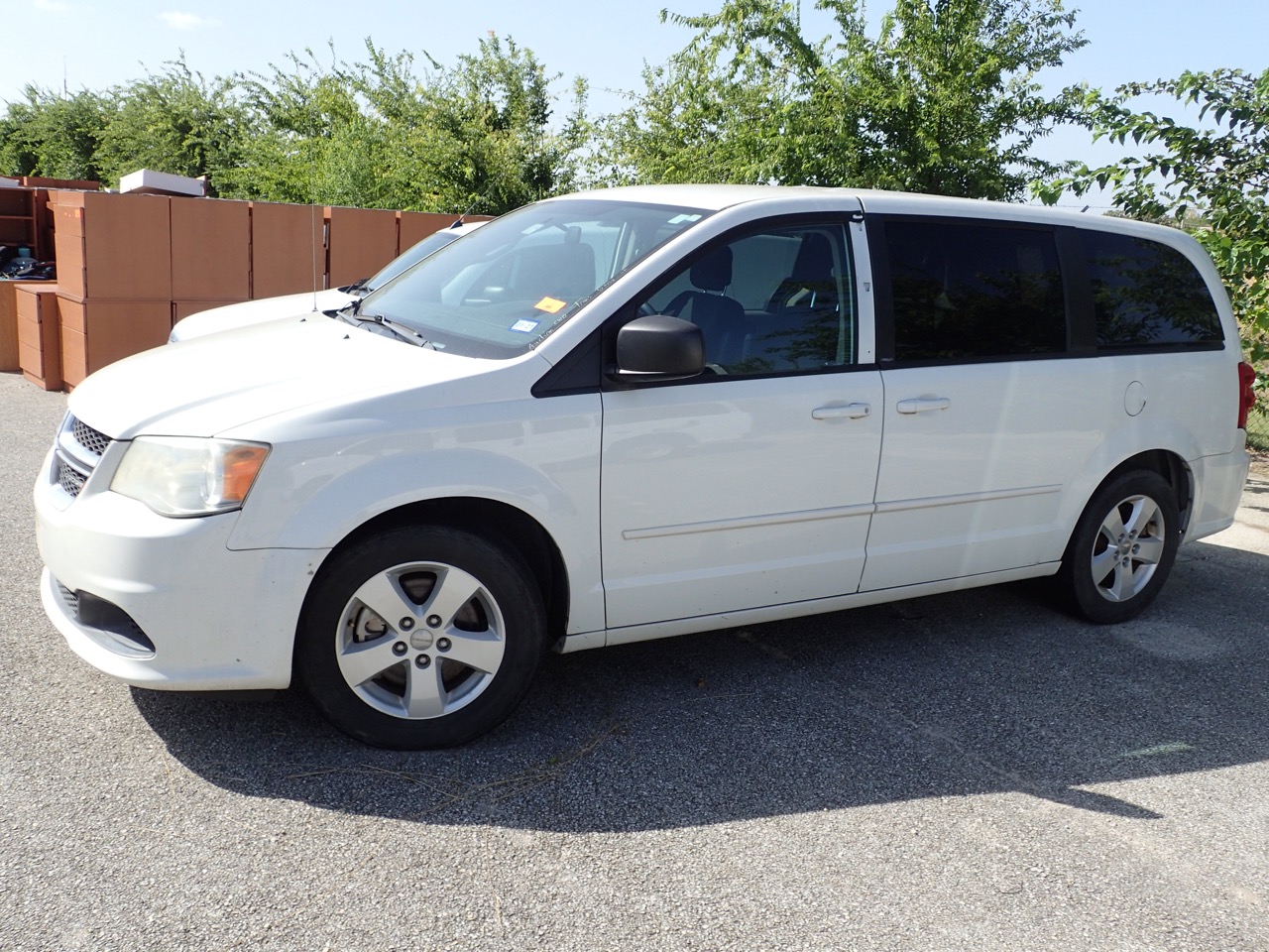 (1) White 2013 Dodge Grand Caravan Minivan | Surplus Marketplace