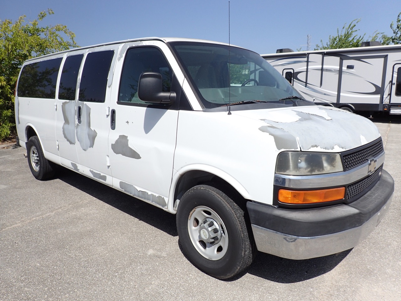 (1) 2010 White Chevrolet Express Van With Stabilitrak | Surplus Marketplace