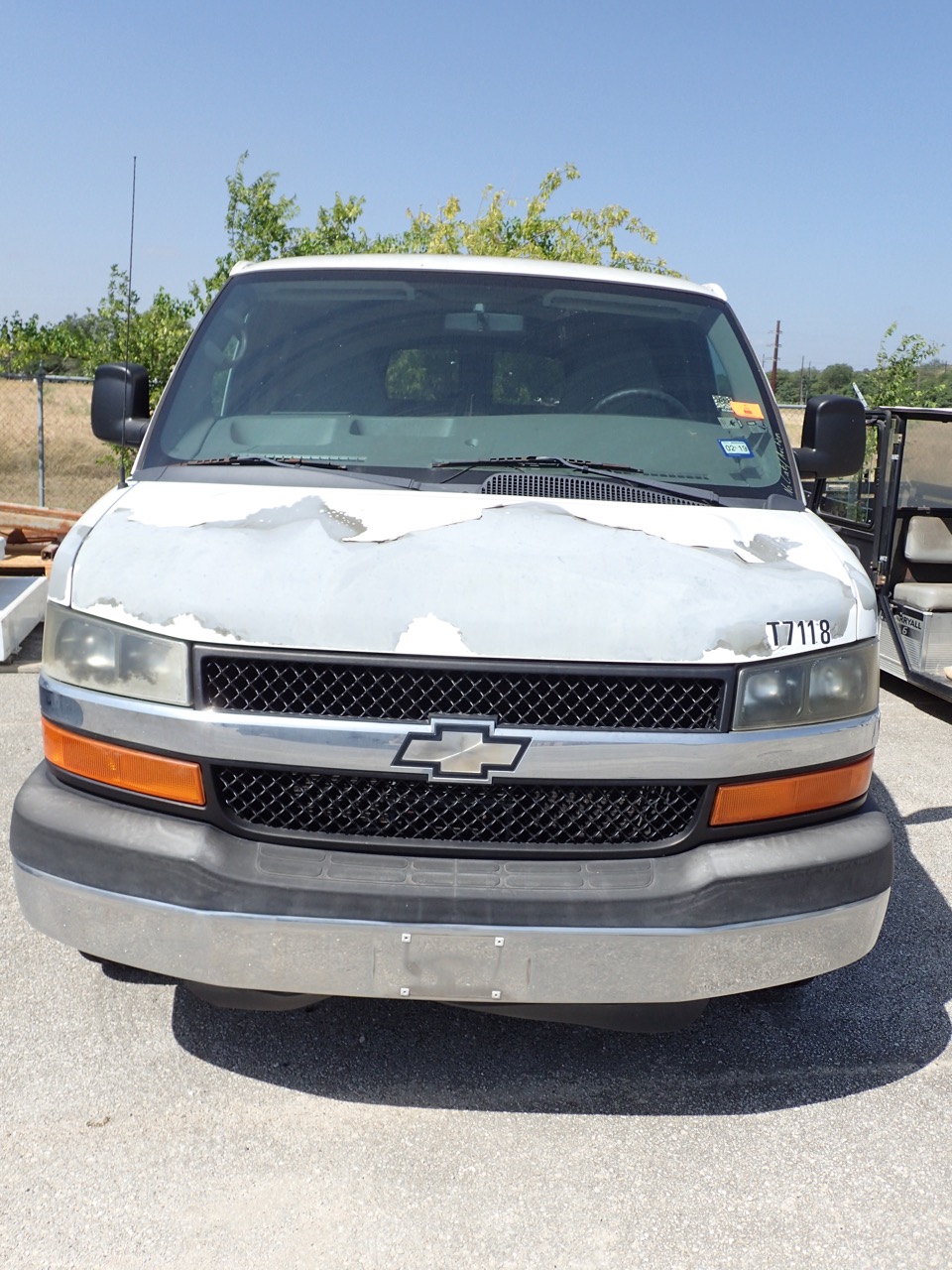 (1) 2010 White Chevrolet Express Van With Stabilitrak - Surplus Marketplace