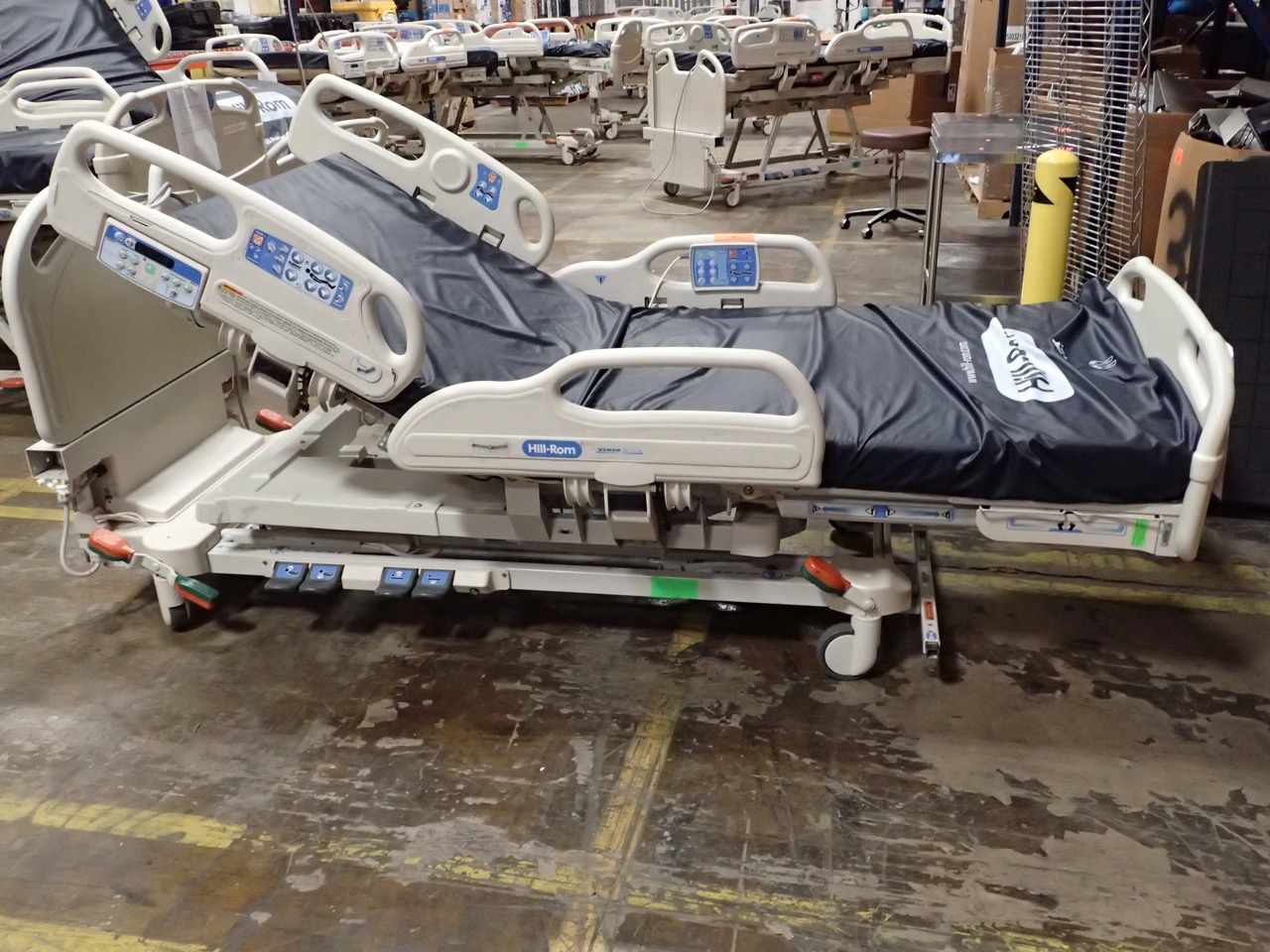 (1) Hill-Rom Versacare Hospital Bed | Surplus Marketplace
