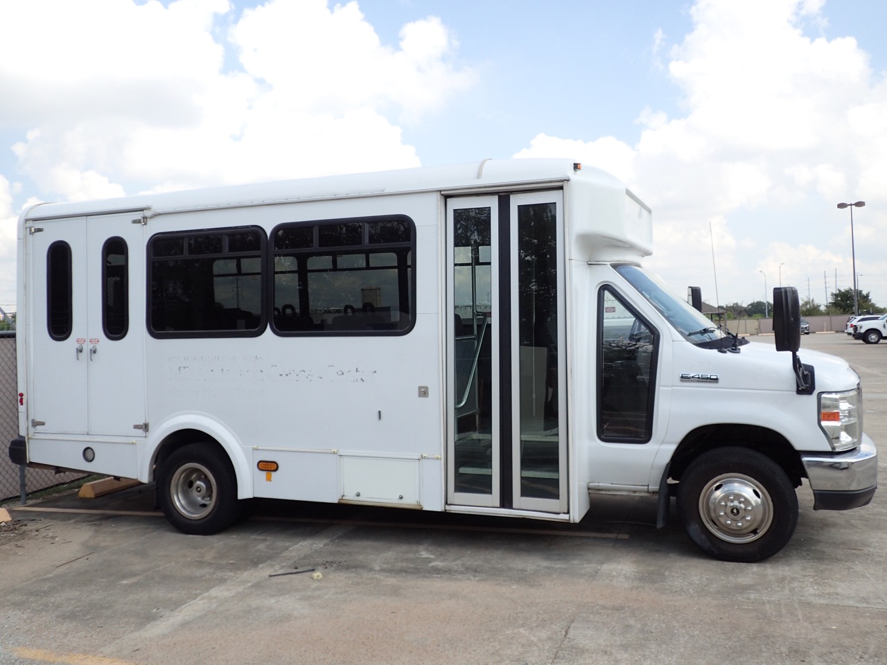 2016 Ford E-450 Super Duty Glaval Passenger Bus - Surplus Marketplace