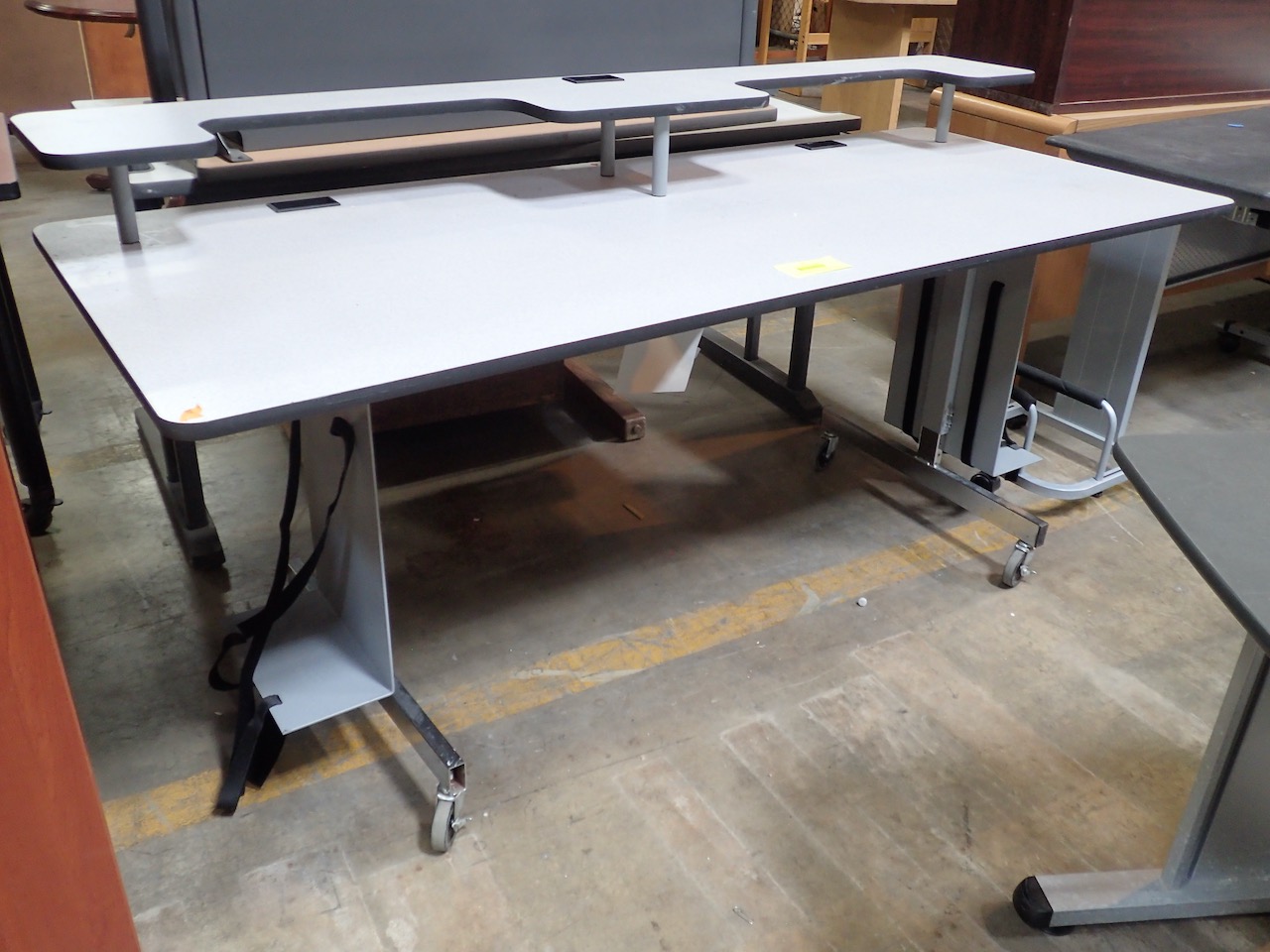 (1) Rolling Workstation | Surplus Marketplace