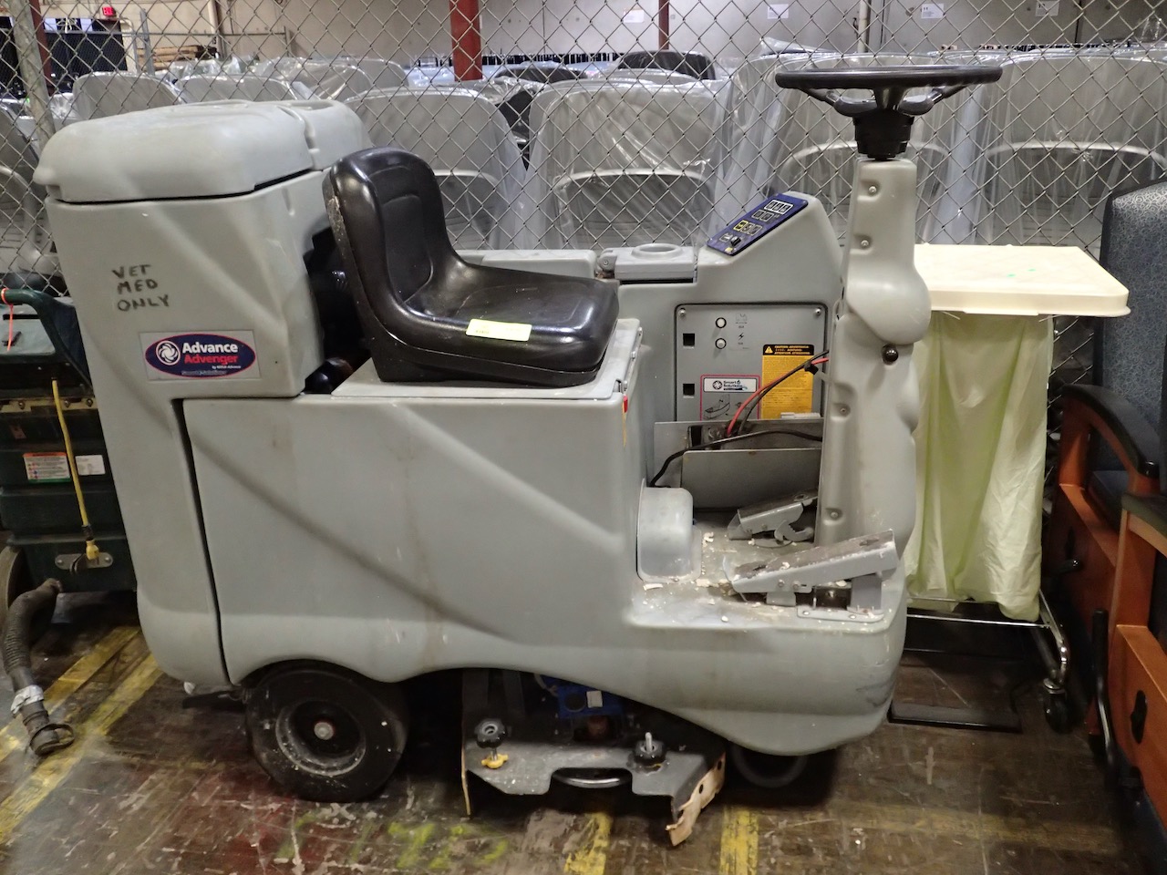 (1) Advance Advanger Riding Floor Scrubber With Hamper | Surplus ...
