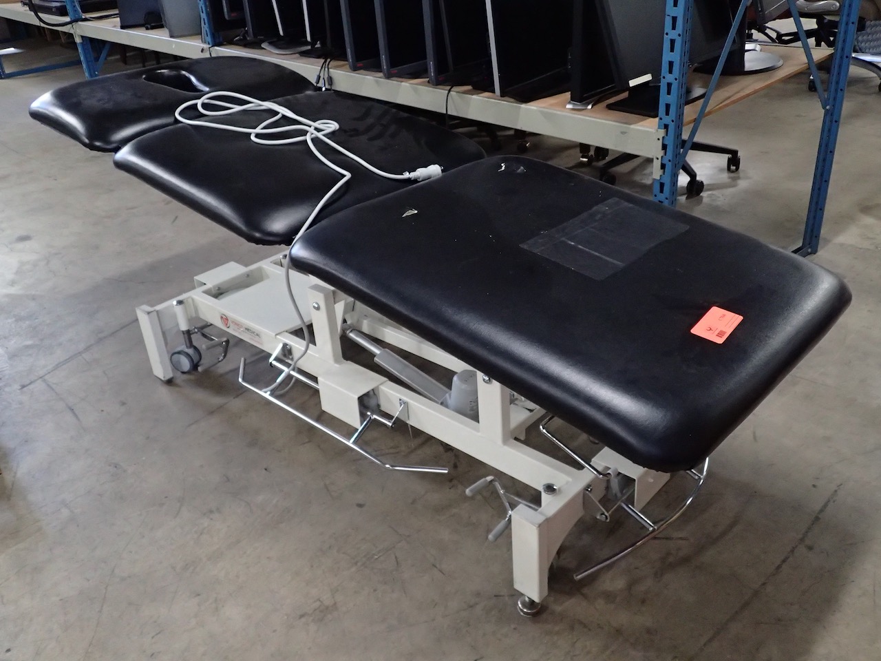 (1) Vonco Medical Treatment Table | Surplus Marketplace