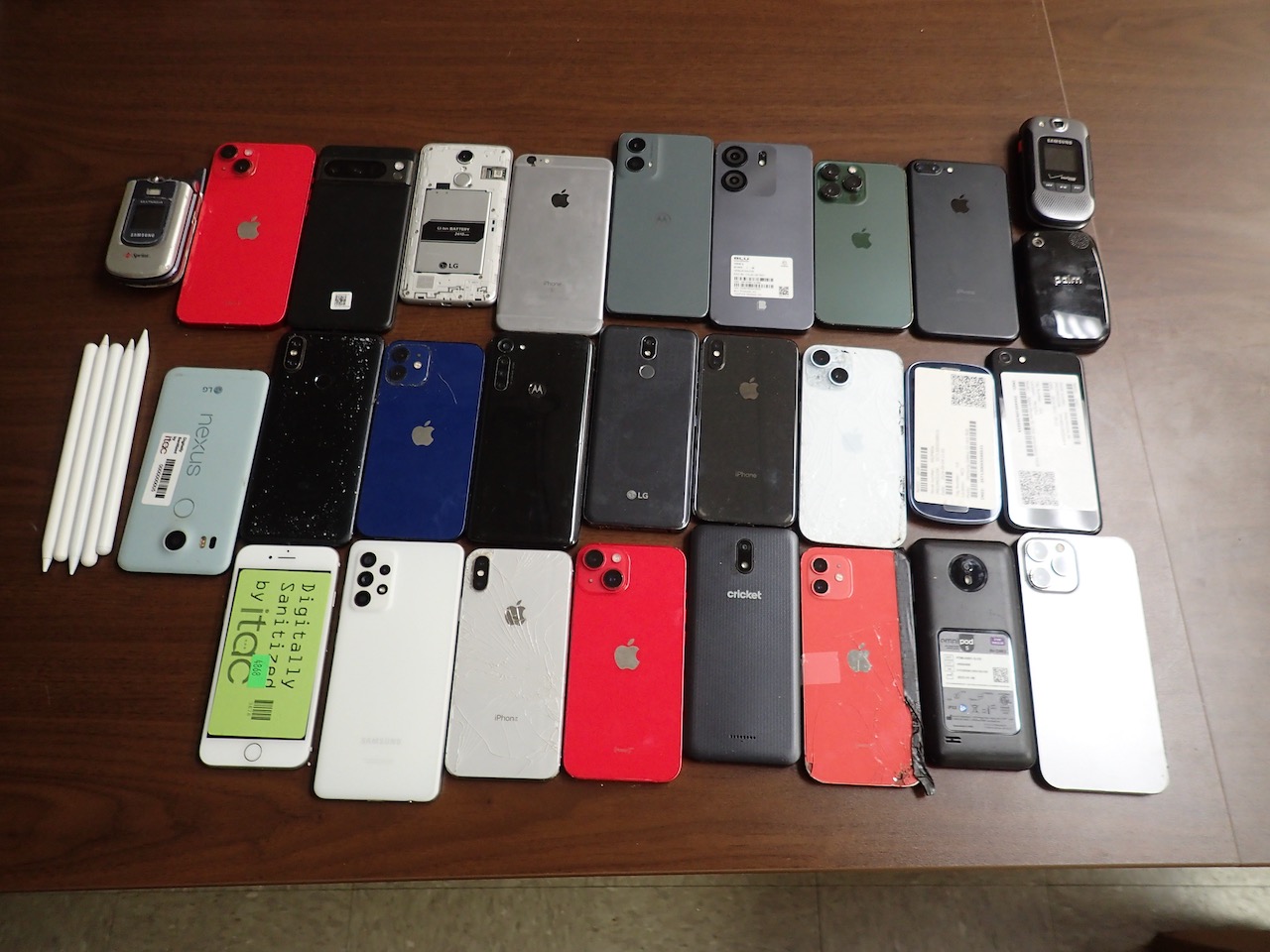 (28) Assorted Phones With Cases | Surplus Marketplace