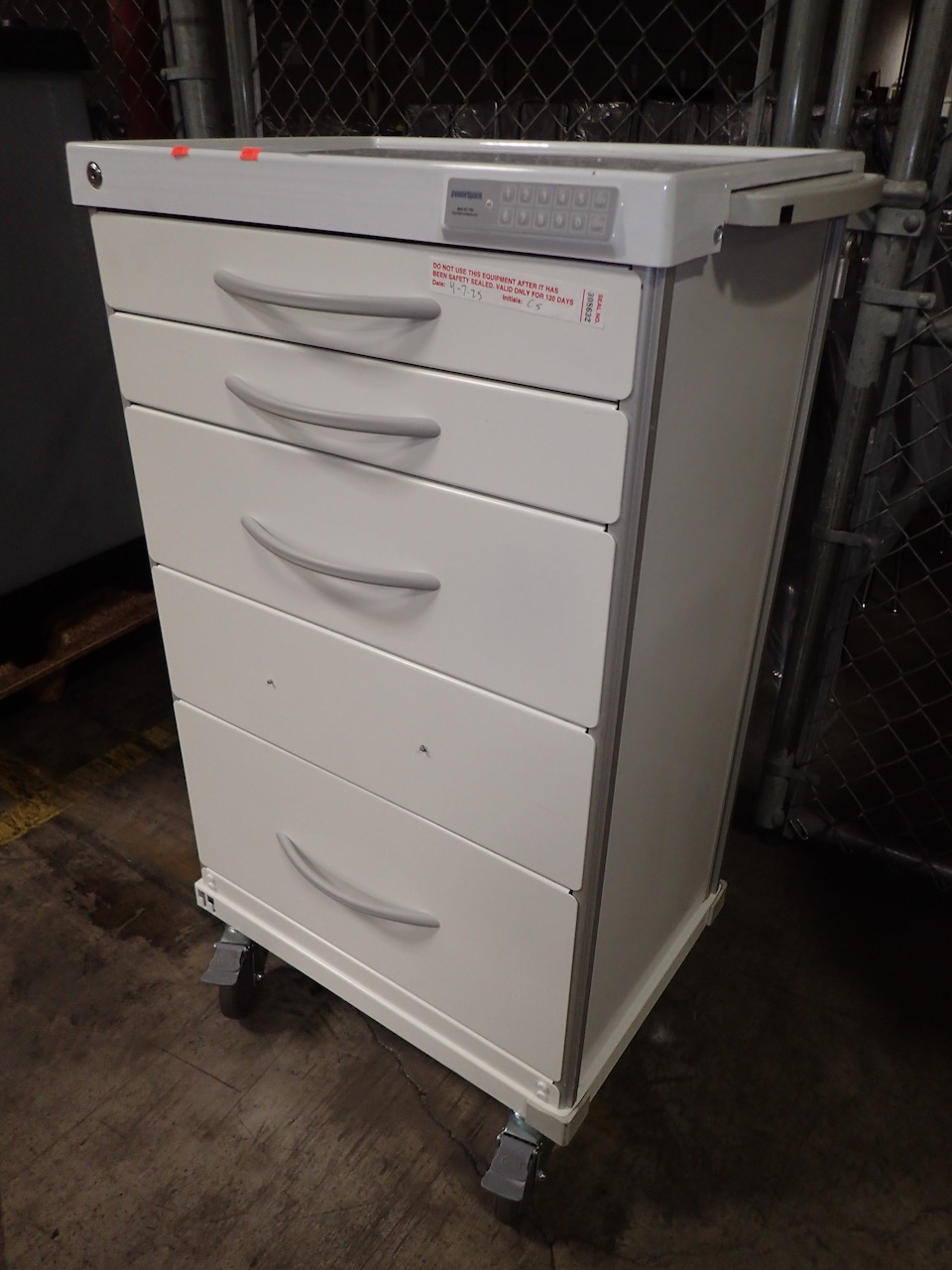 (1) Innerspace 5-Drawer Crash Cart | Surplus Marketplace
