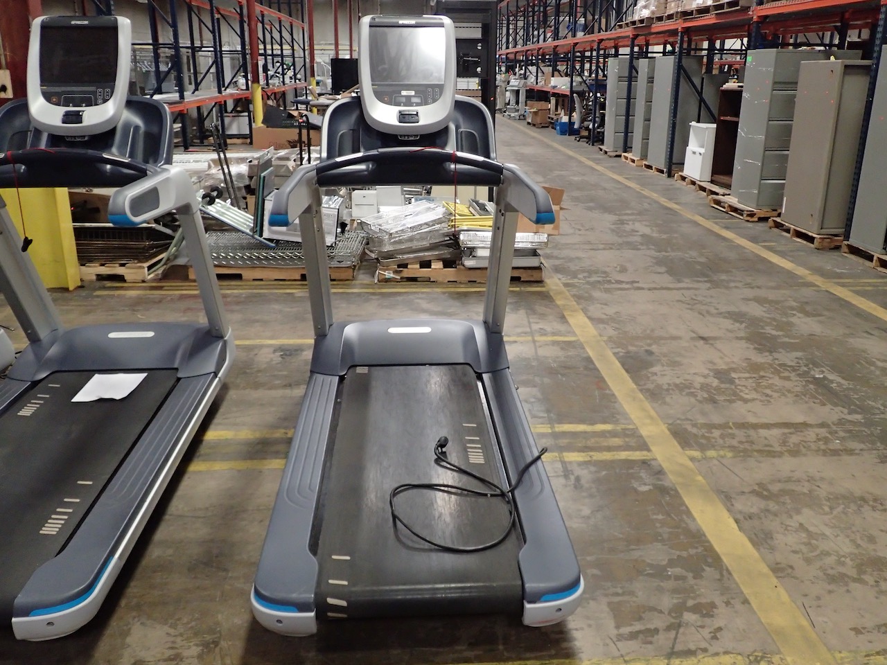 (1) Precor TRM 811/835/885 Commercial Treadmill | Surplus Marketplace