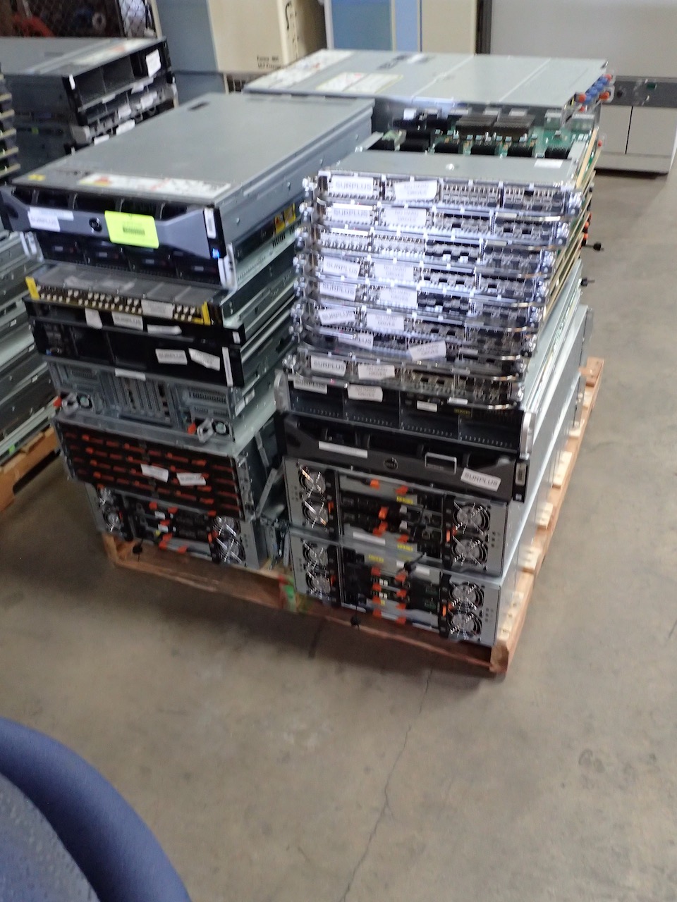 (1) Pallet Server Components | Surplus Marketplace
