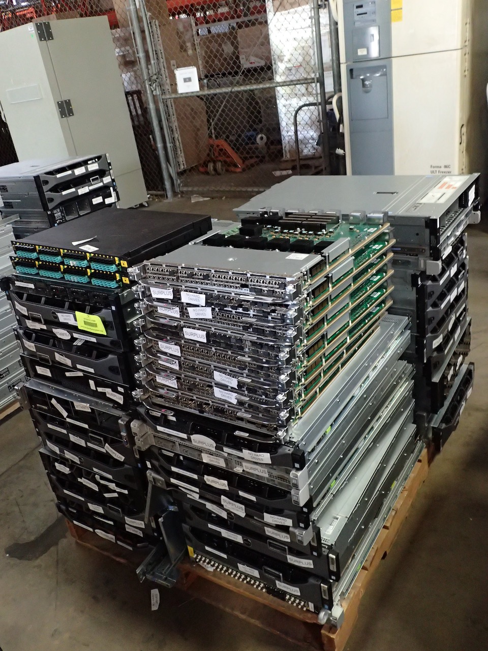 (1) Pallet Server Components | Surplus Marketplace
