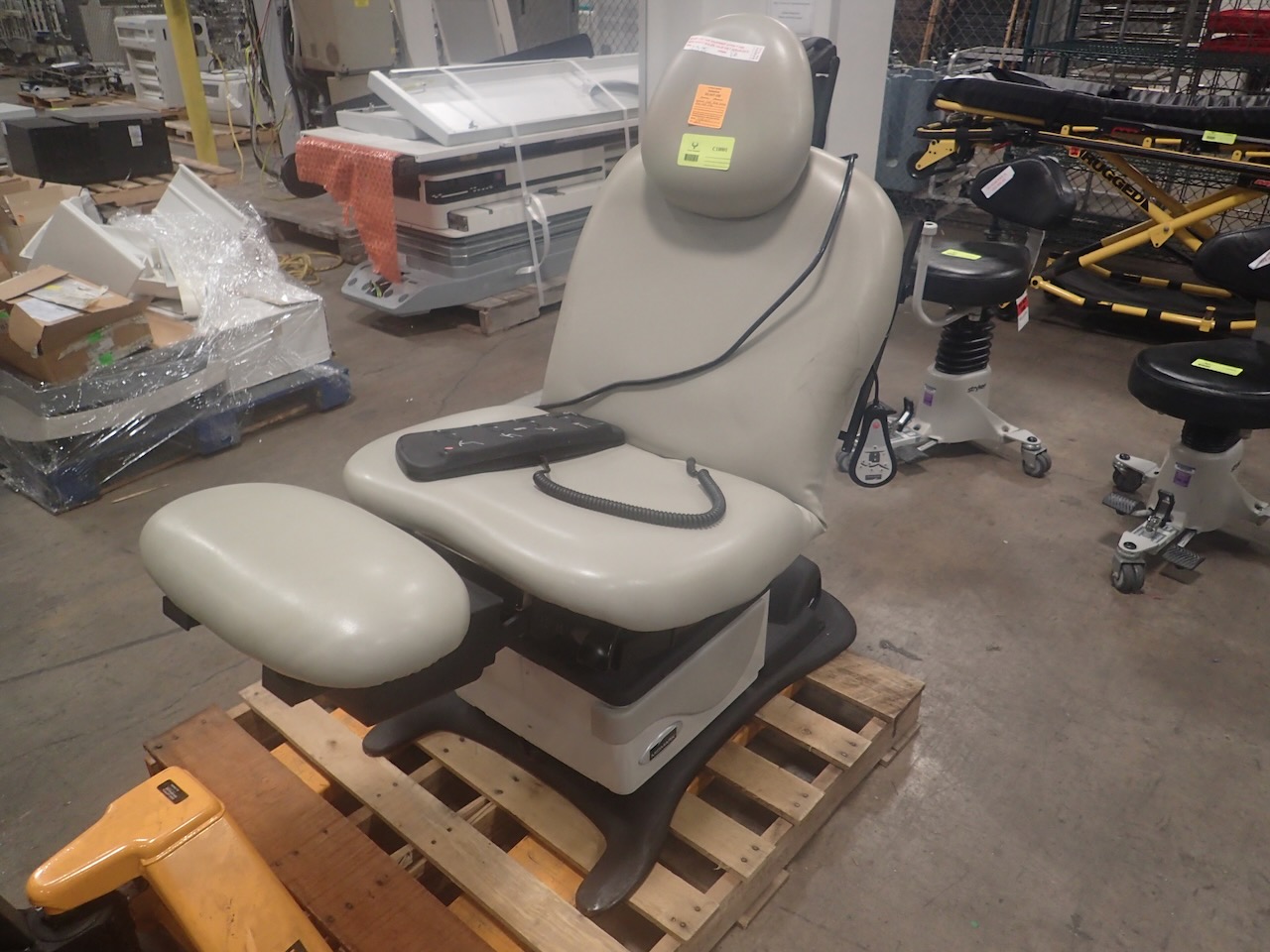 (1) Midmark 630 Powered Exam Chair | Surplus Marketplace