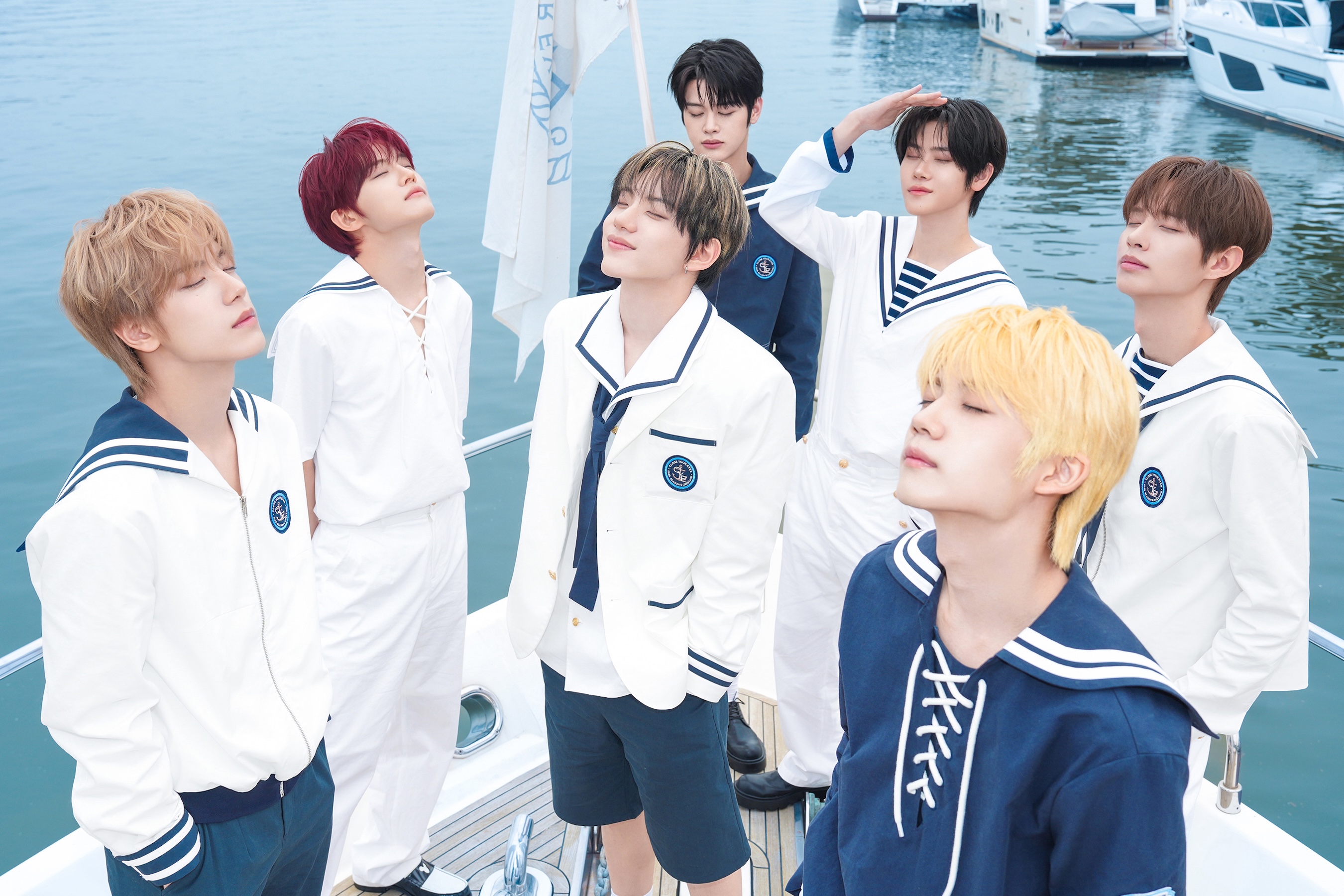 CLOSE YOUR EYES Unveils Official Light Stick - KwaveBlog