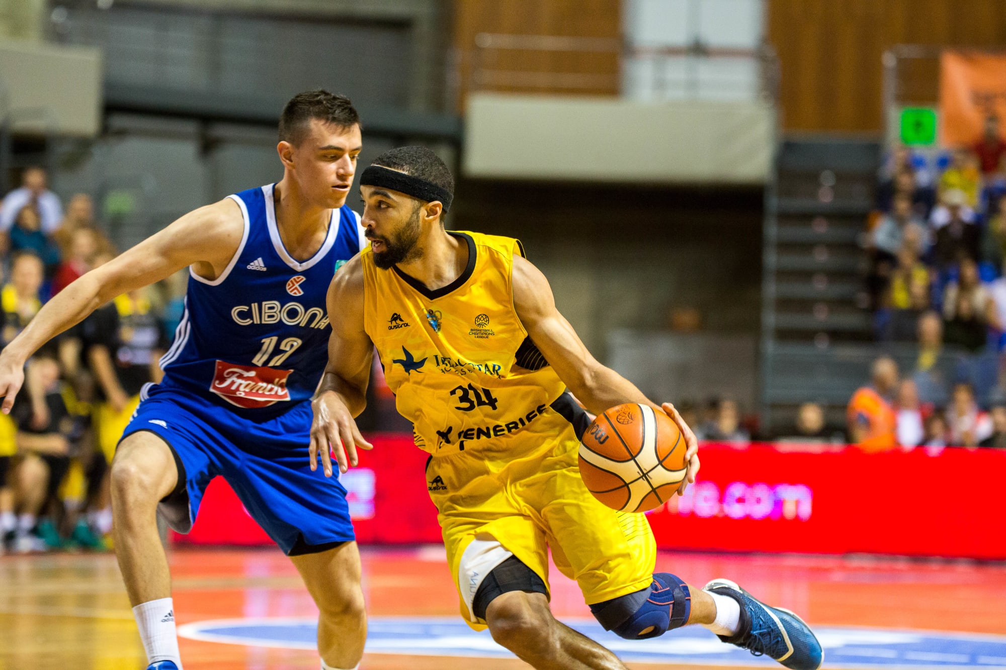 Just get the ball to Davin | FIBA Basketball
