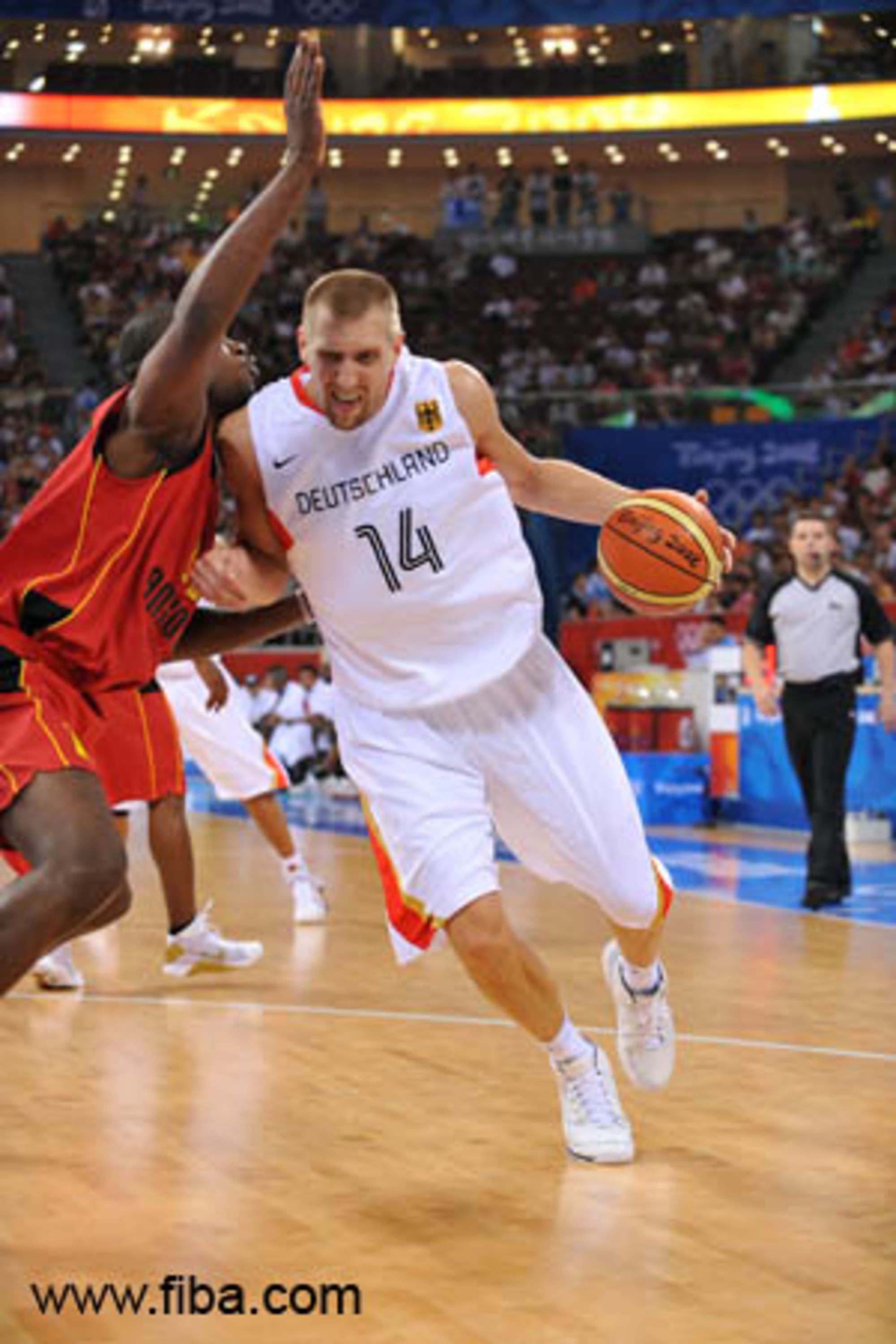 NBA - Mavs blow huge lead but hold on for win and 2-1 lead [video ...