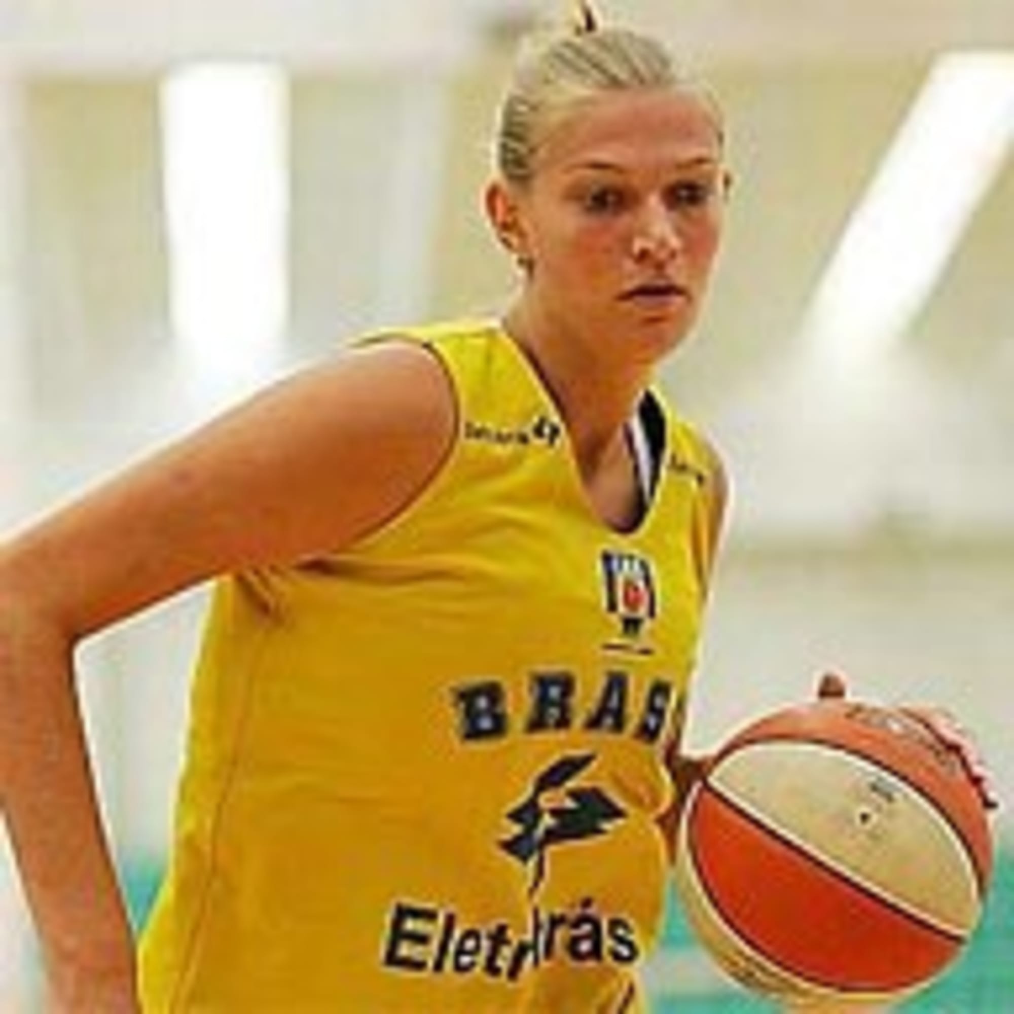 BRA – Michelle Splitter health concerns arise again | FIBA Basketball