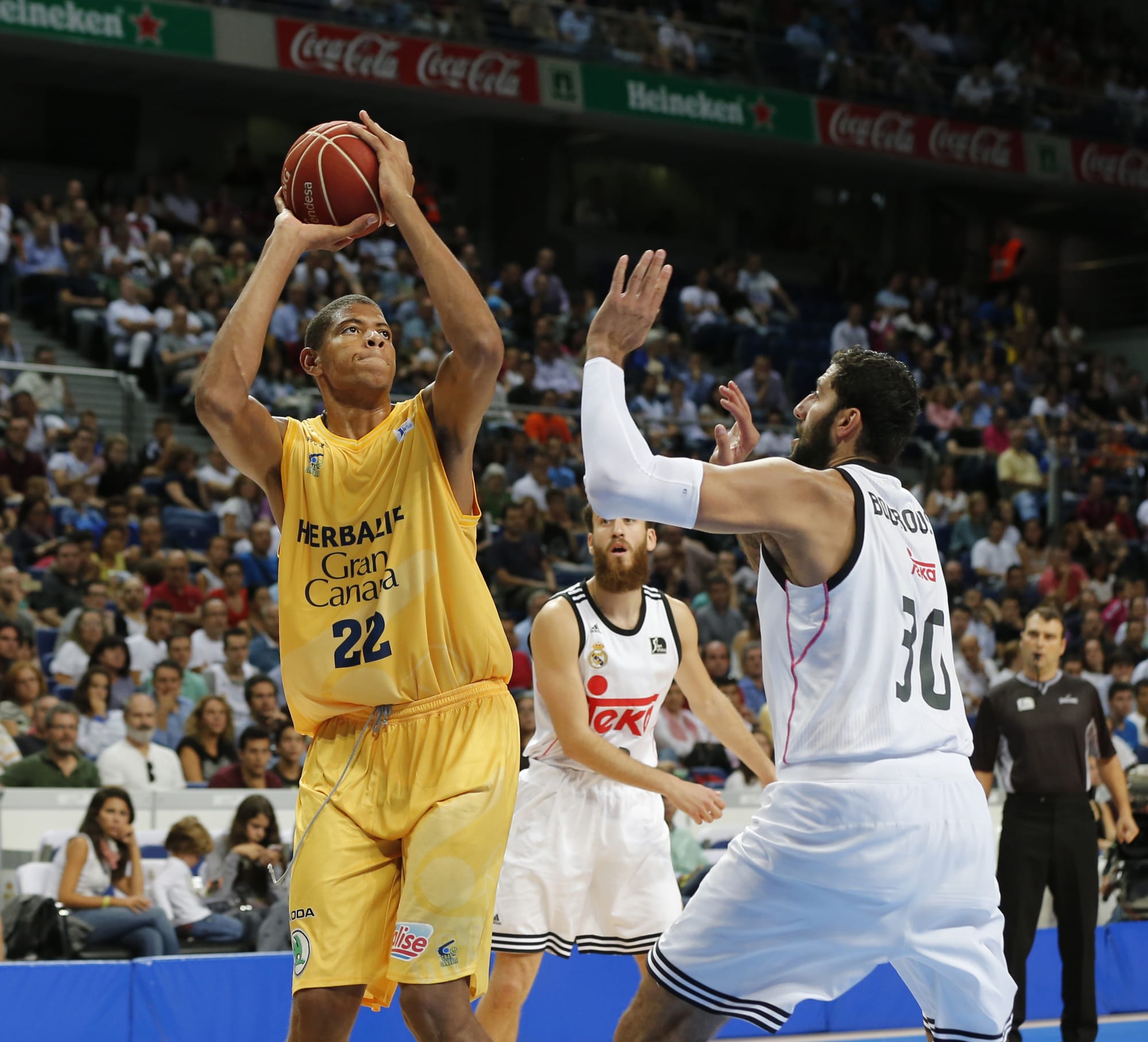 Cape Verde's Tavares making strides | FIBA Basketball