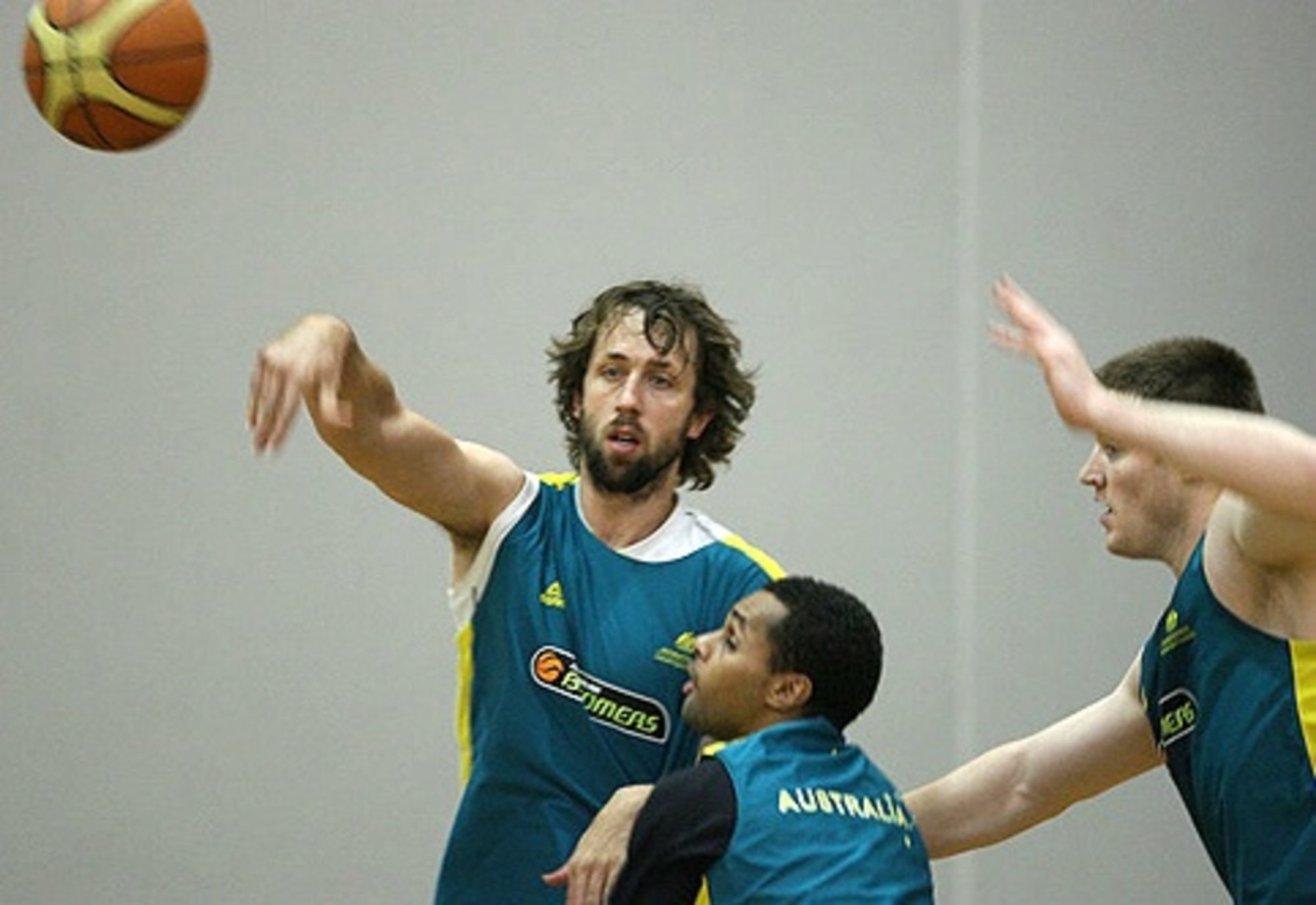 AUS/FRA – Nielsen lowers the boom late as Australia down France | FIBA ...
