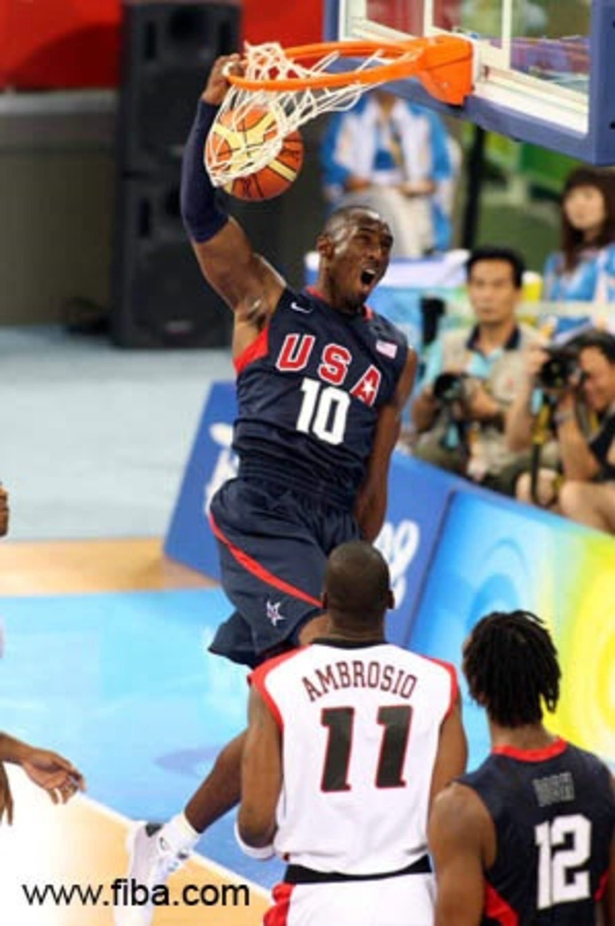 NBA – Kobe, Lakers beat Clippers in season-opener | FIBA Basketball