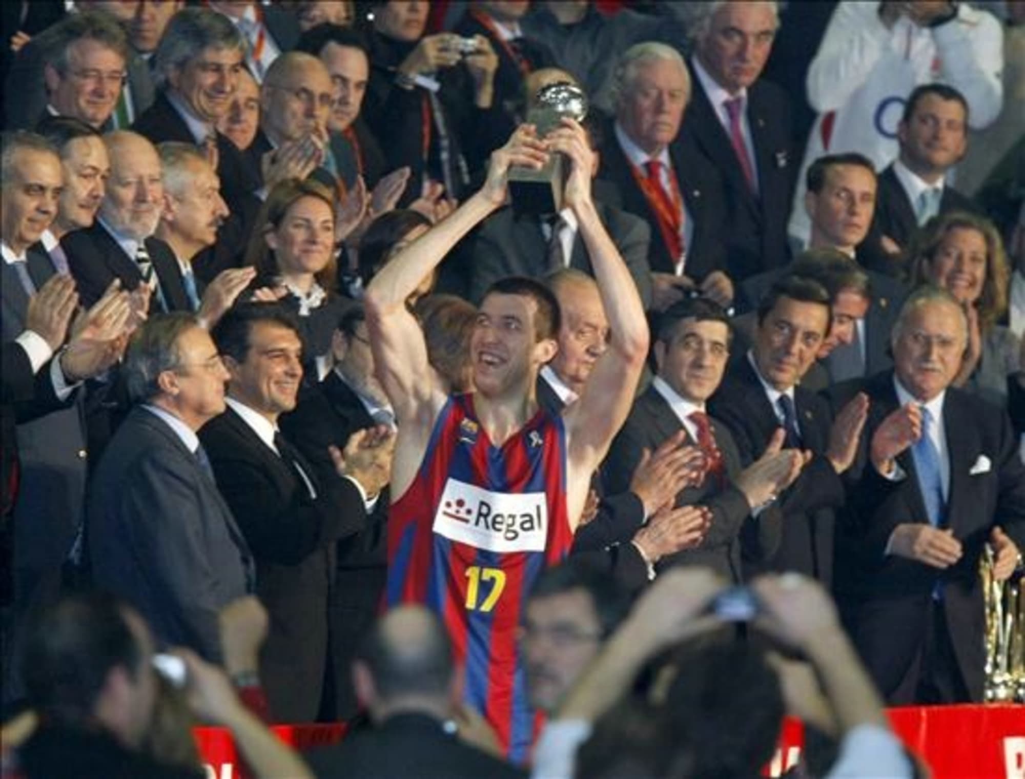ESP – Barcelona annihilate Real Madrid in Copa Final | FIBA Basketball