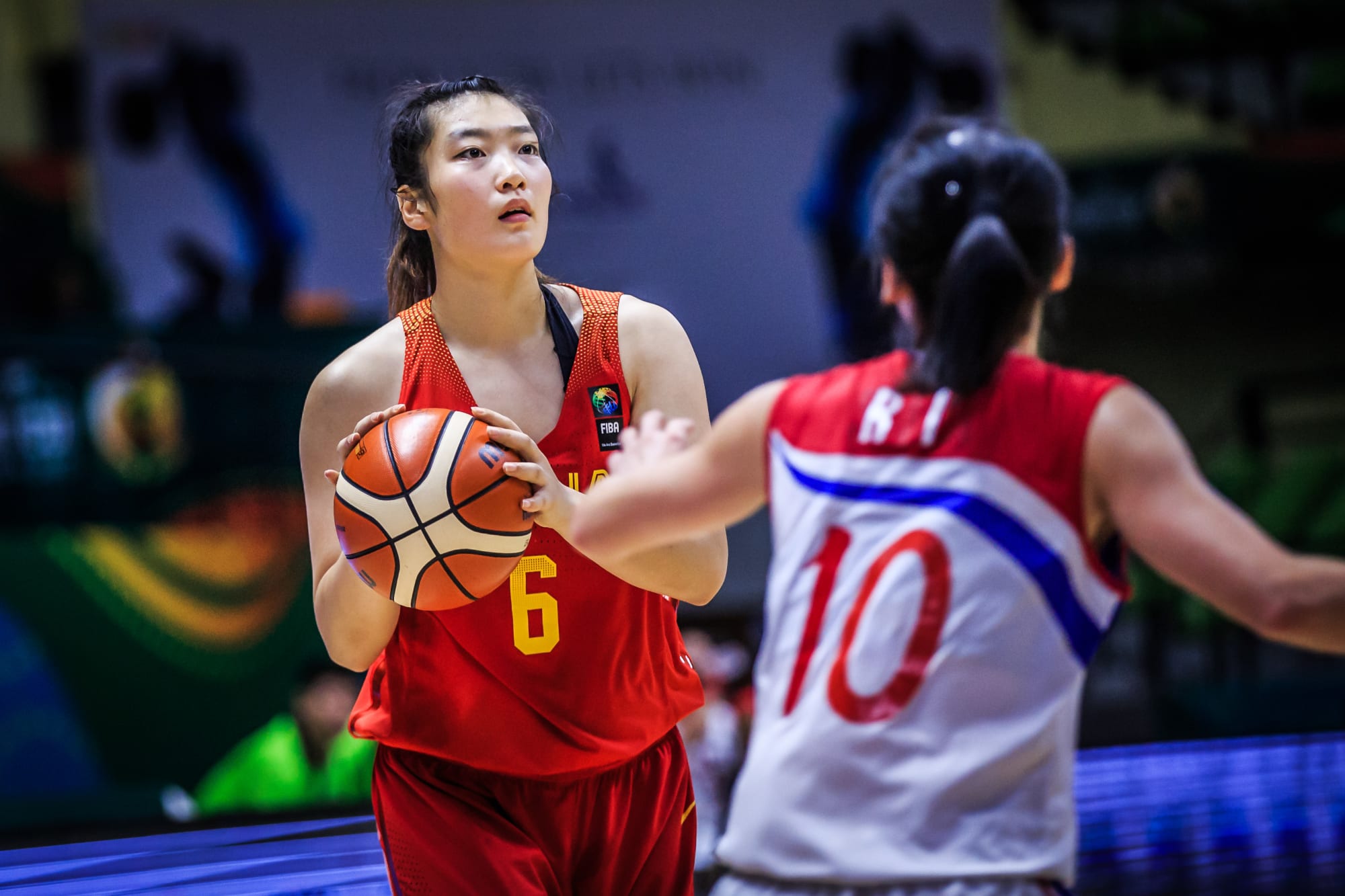 Li Meng launches from the parking lot and hits | FIBA Basketball