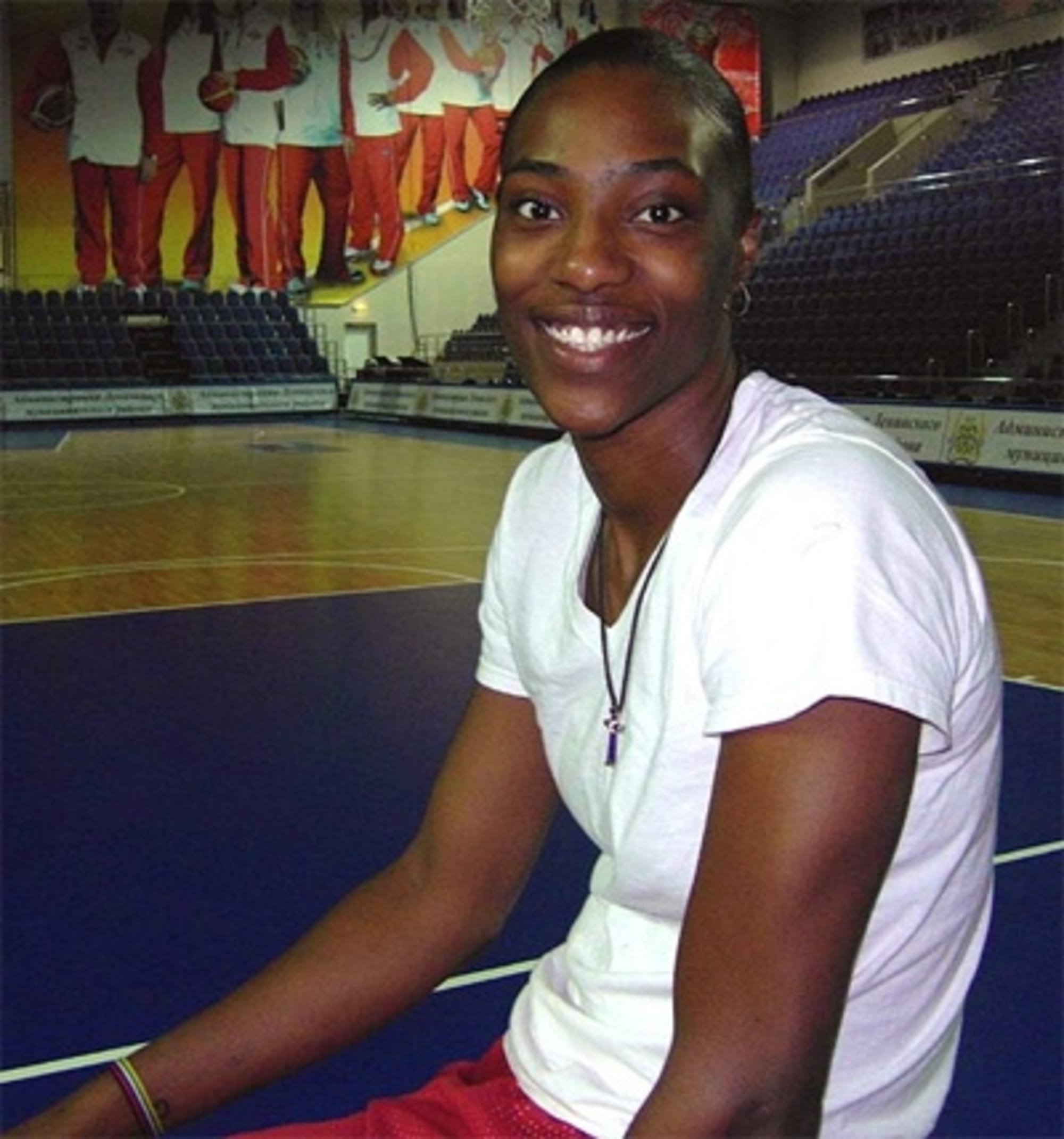 USA - Superstar Fowles returns to LSU to graduate | FIBA Basketball