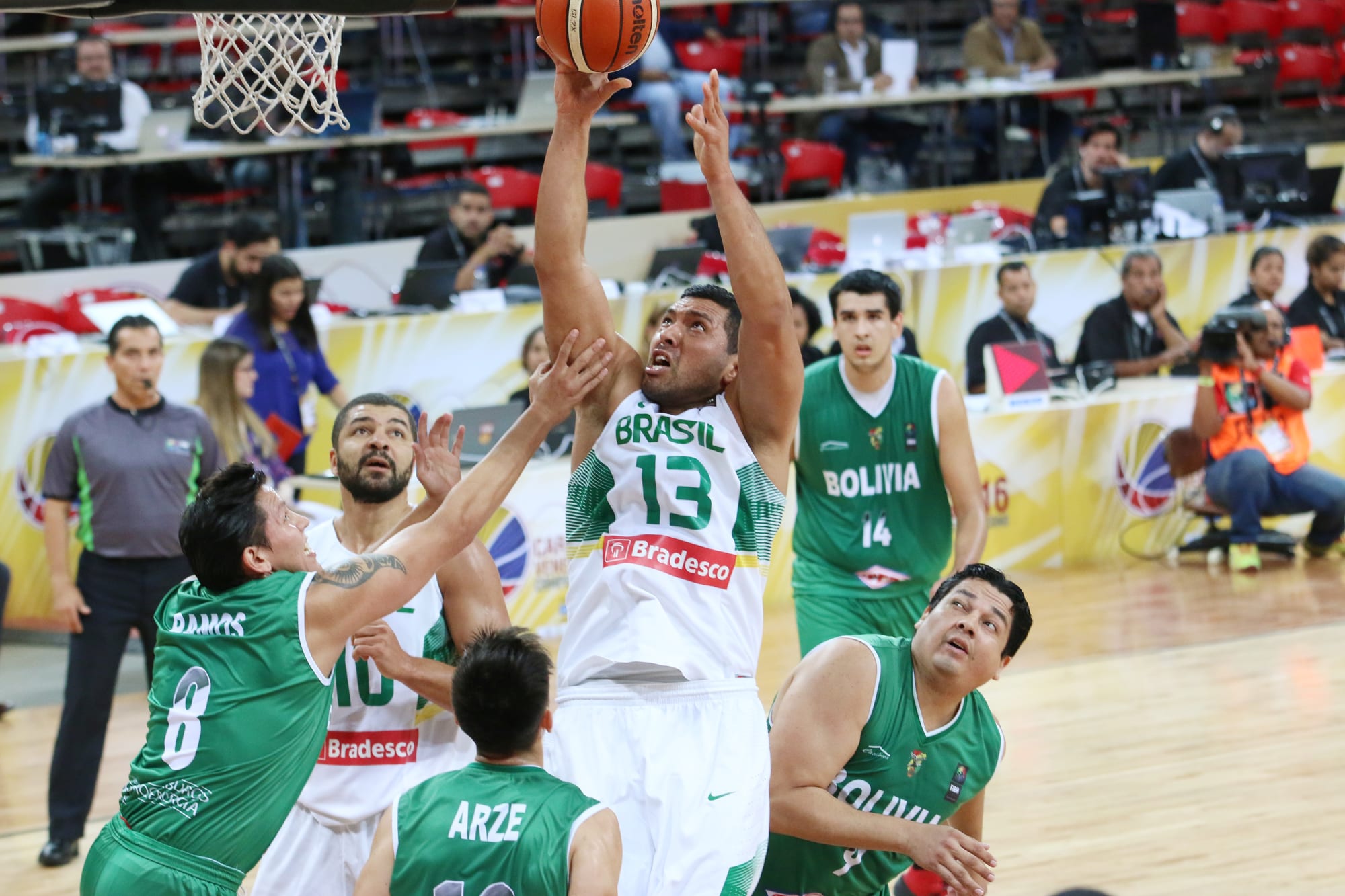 Semifinalista Brasil sin problemas frente a Bolivia | FIBA Basketball