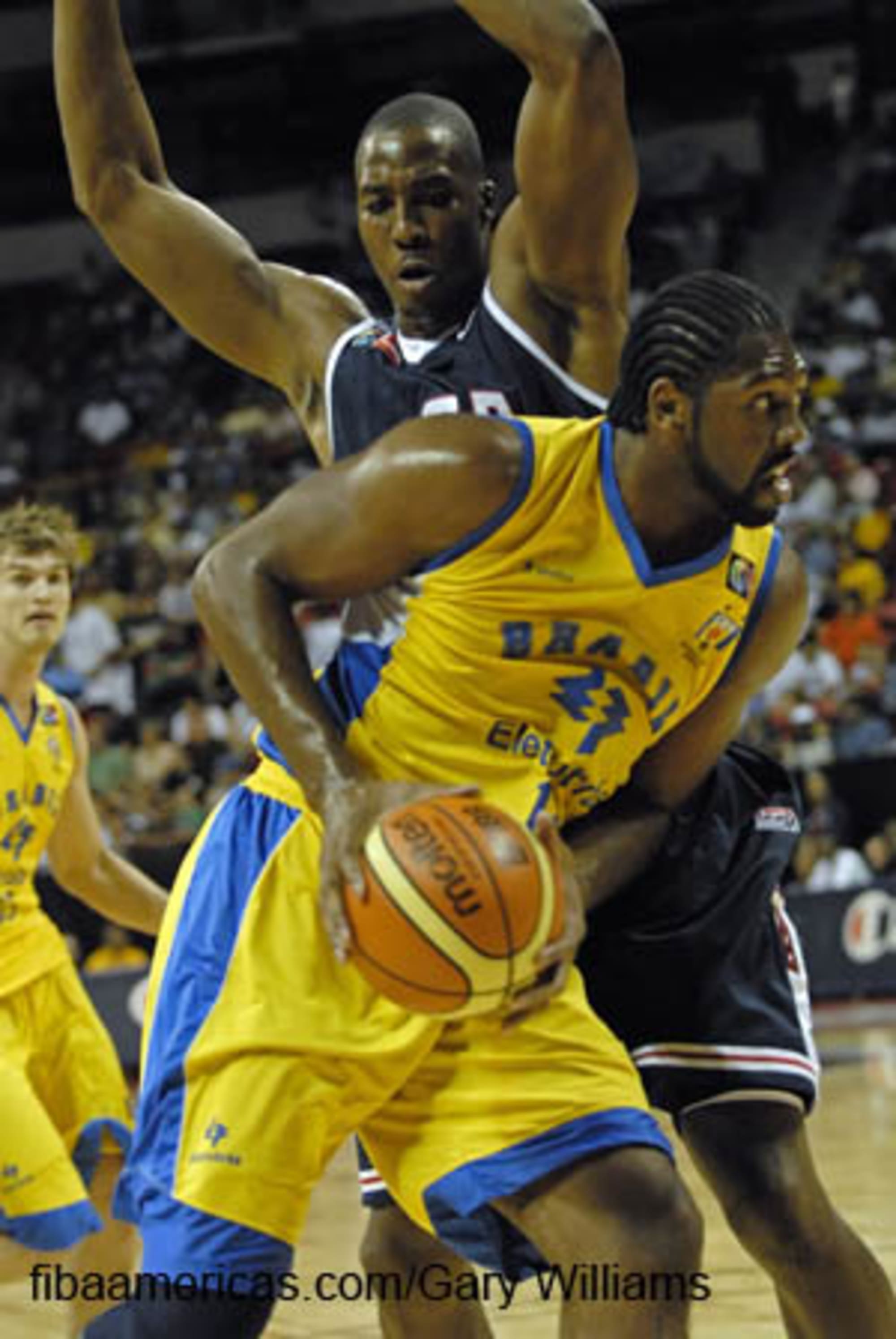 BRA - "Uno contra uno" con Néné | FIBA Basketball