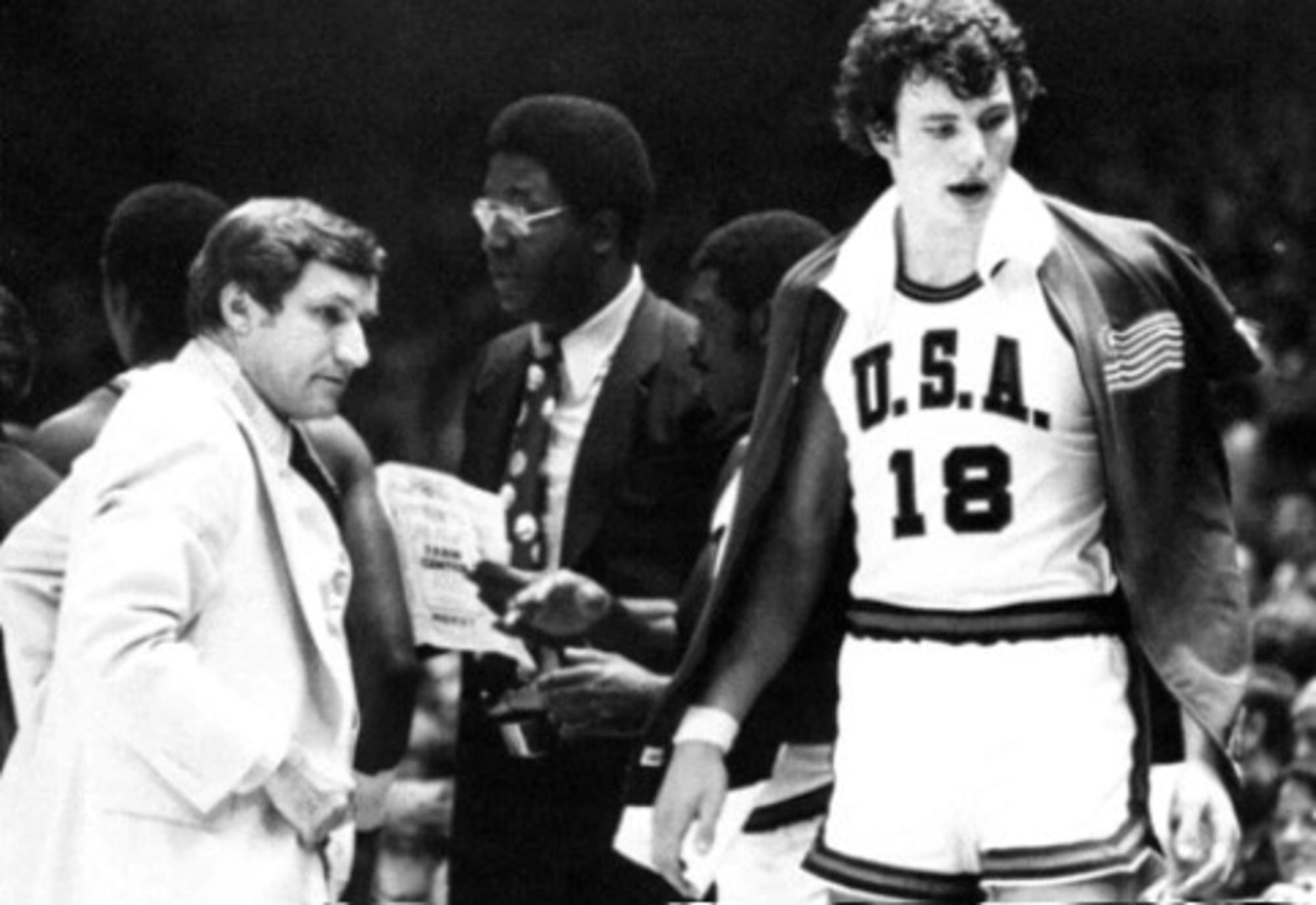 USA - Prestigious award for legendary Smith | FIBA Basketball