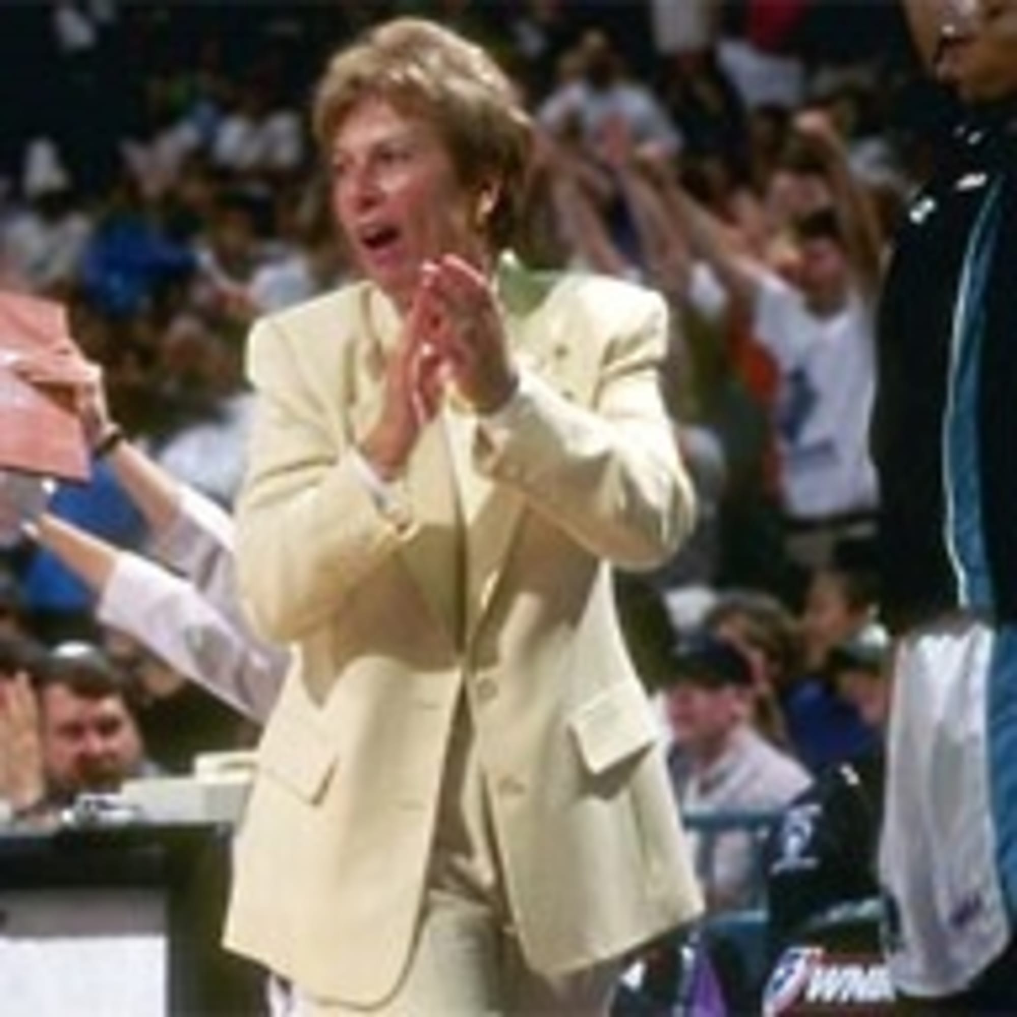 USA - Meadors to coach Atlanta team | FIBA Basketball