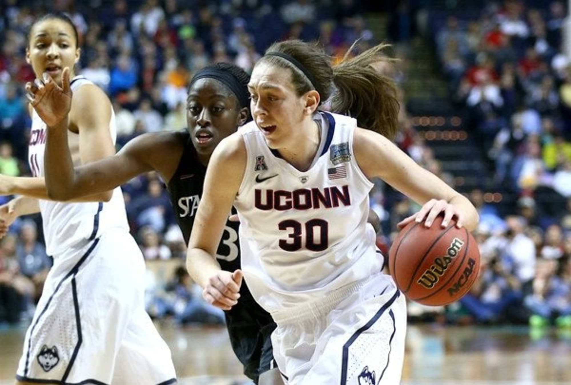 USA - Player of Year Stewart leads UConn into Final | FIBA Basketball