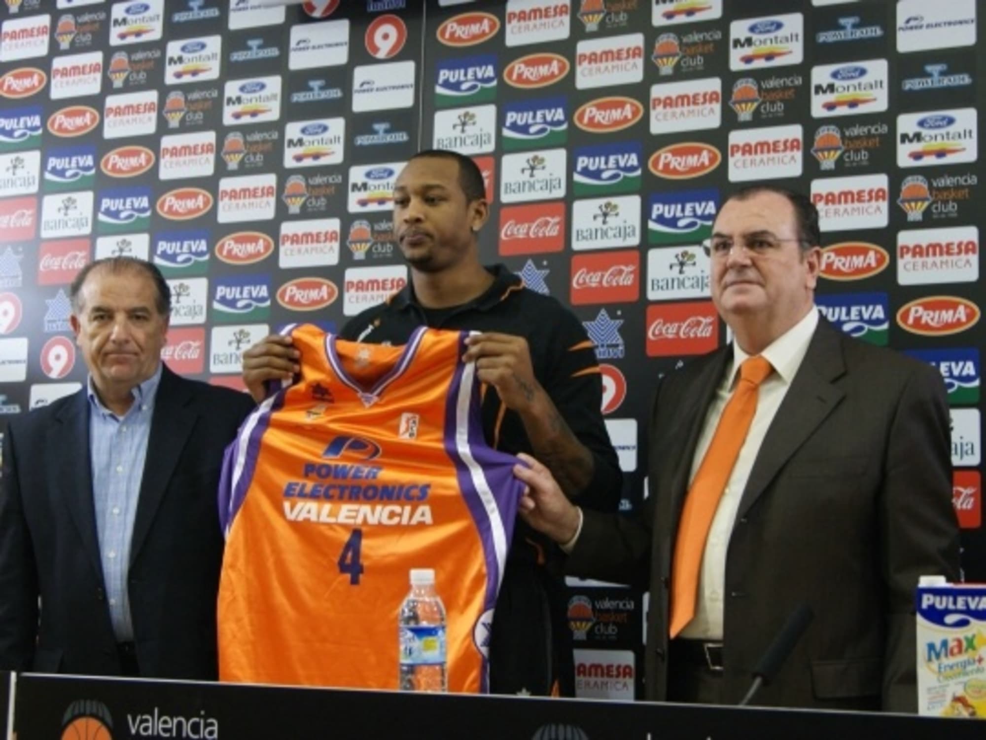 ESP - Giddens excited about Valencia switch | FIBA Basketball