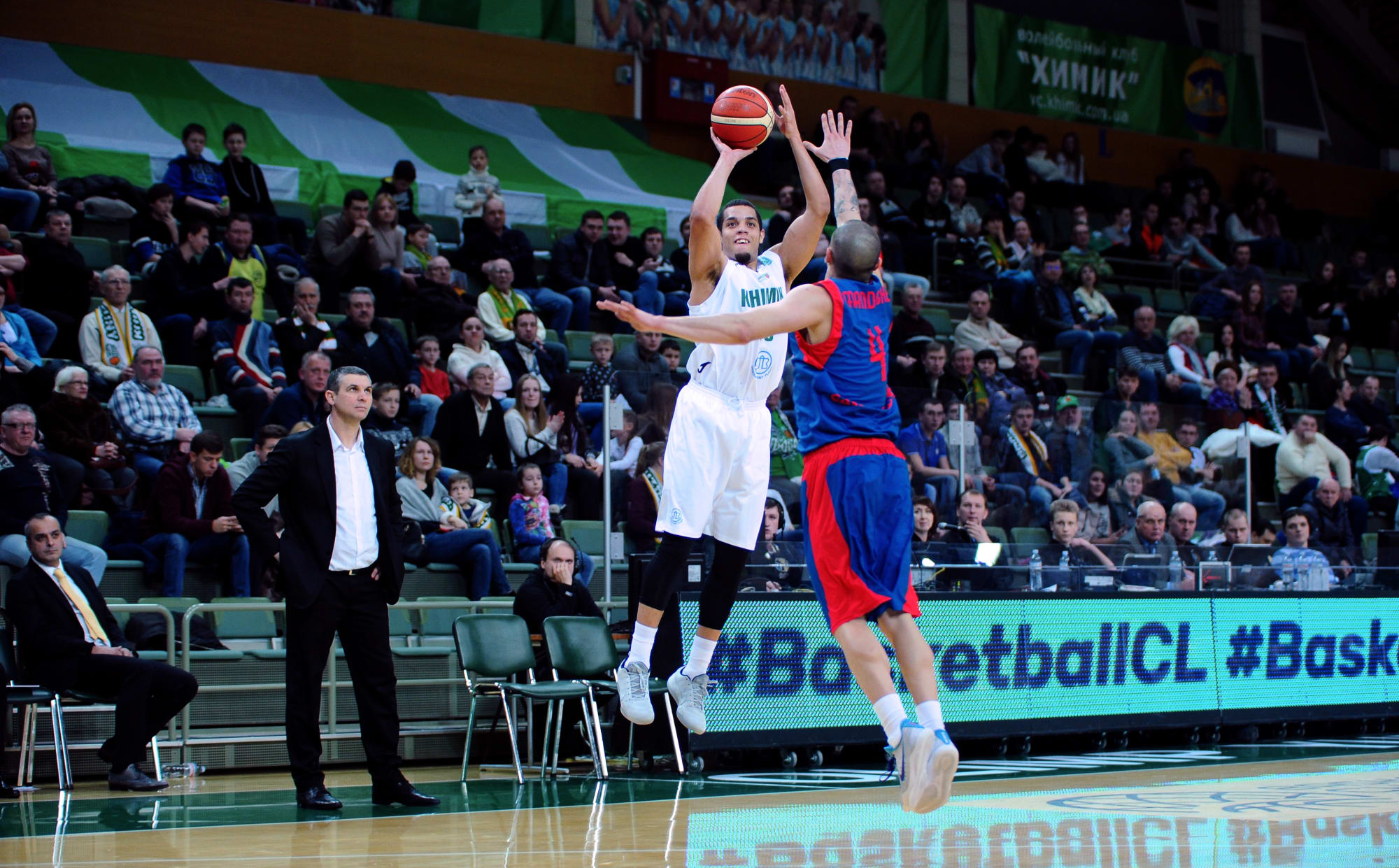 Bejerano, Khimik lower the boom on Oradea | FIBA Basketball